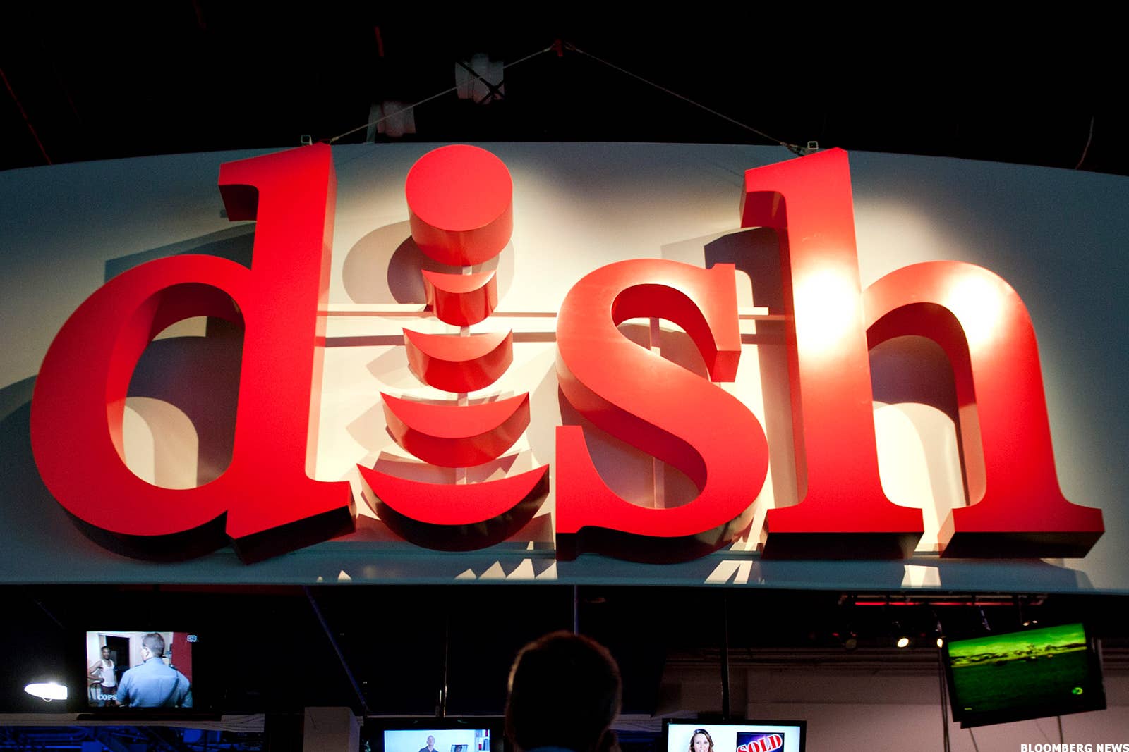 Comcast Leads Group of 3 Cable and Satellite Stocks to Buy - TheStreet