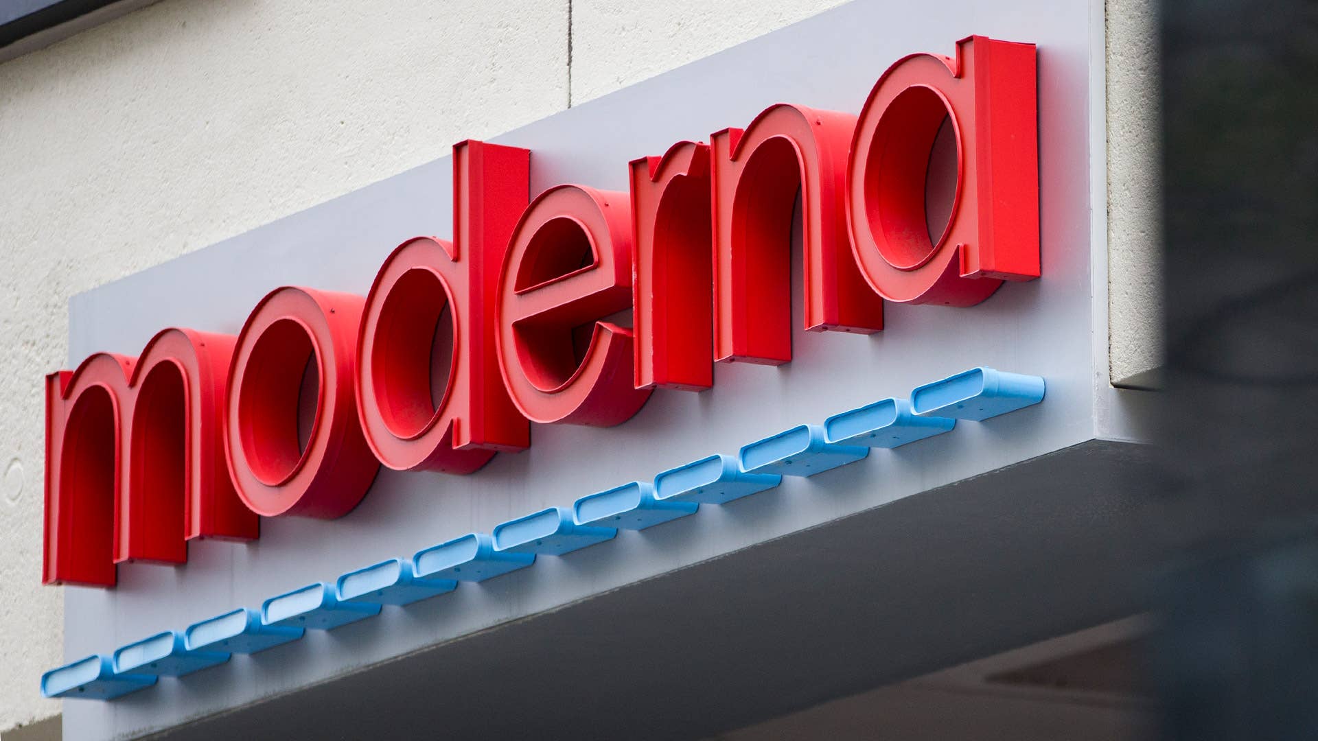 Moderna, Up 600% This Year, Limps Into FDA Vaccine Decision - TheStreet