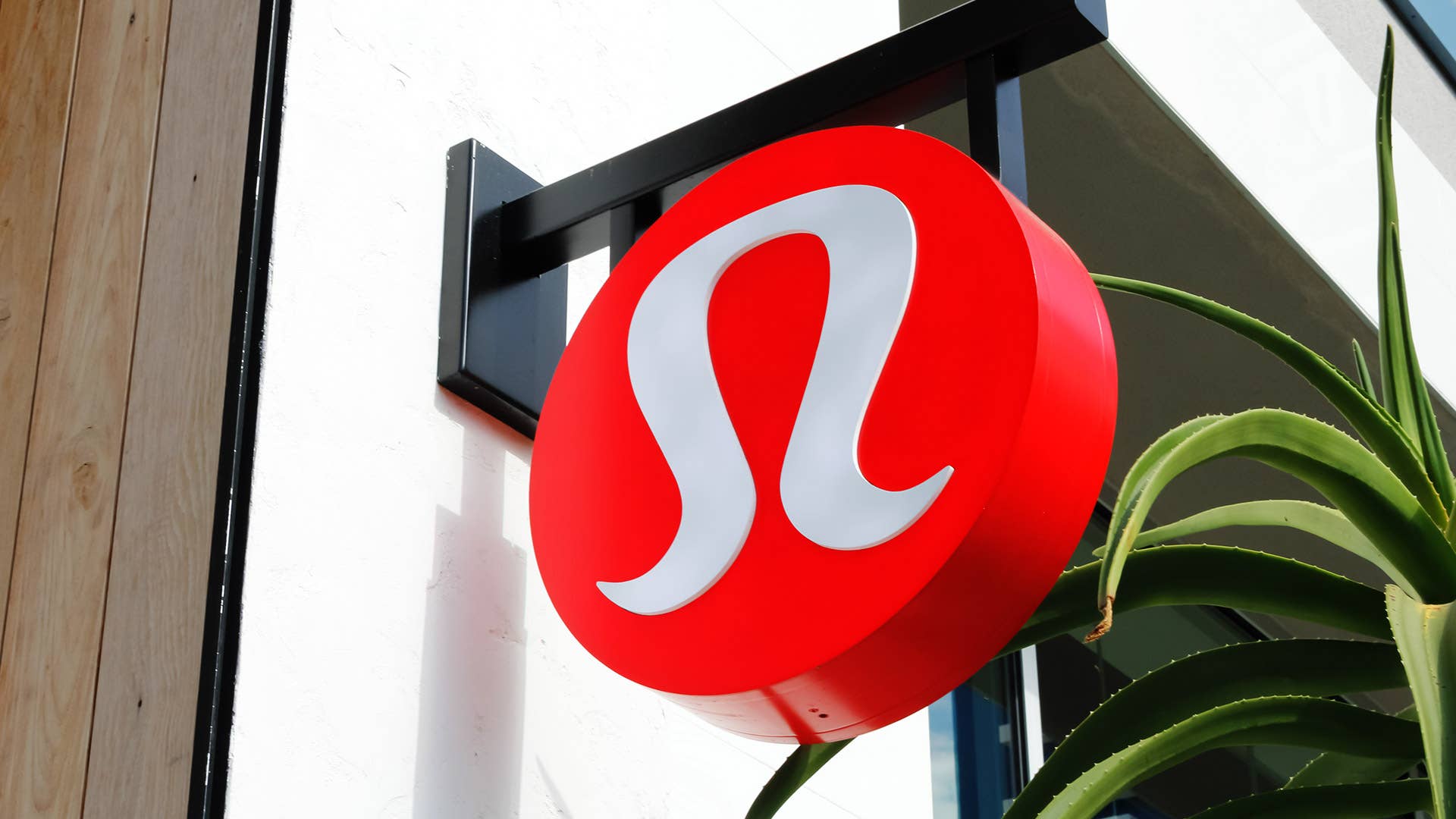 Lululemon fixes an embarrassing problem - TheStreet