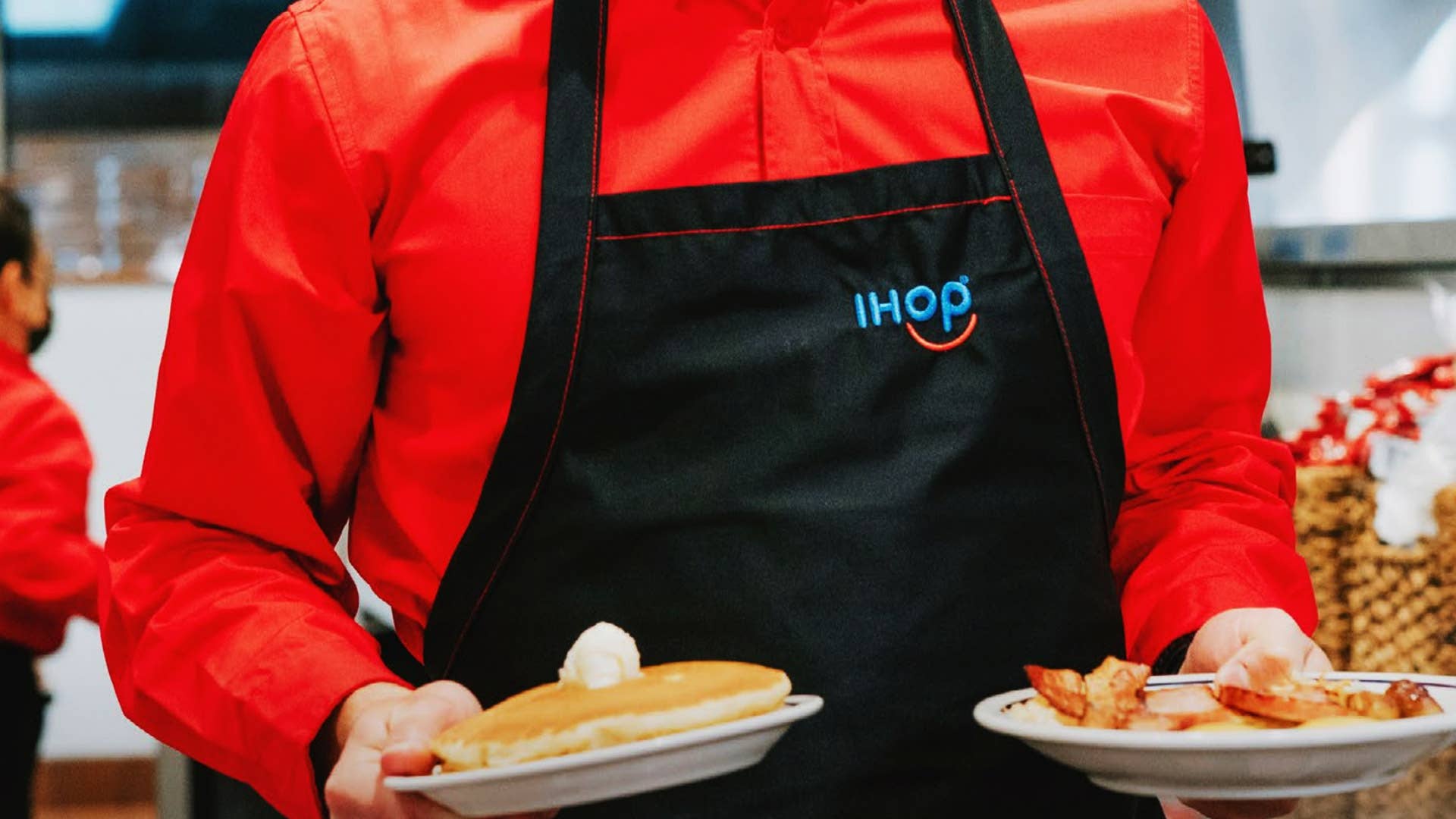 Applebee's, IHOP CEO sounds the alarm on customer behavior - TheStreet