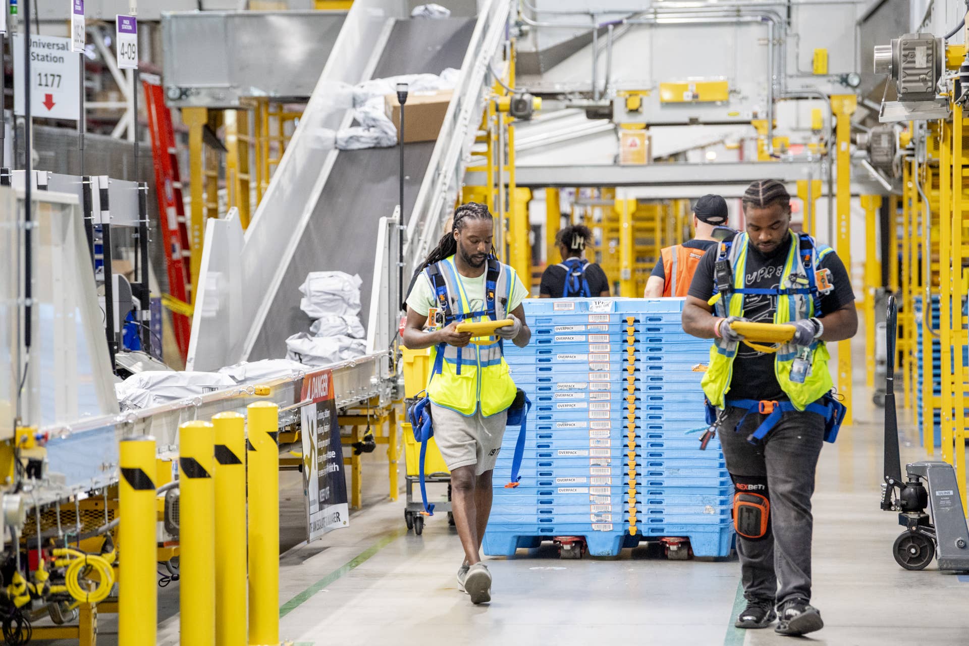 Amazon area manager salary: What you can make running a fulfillment ...