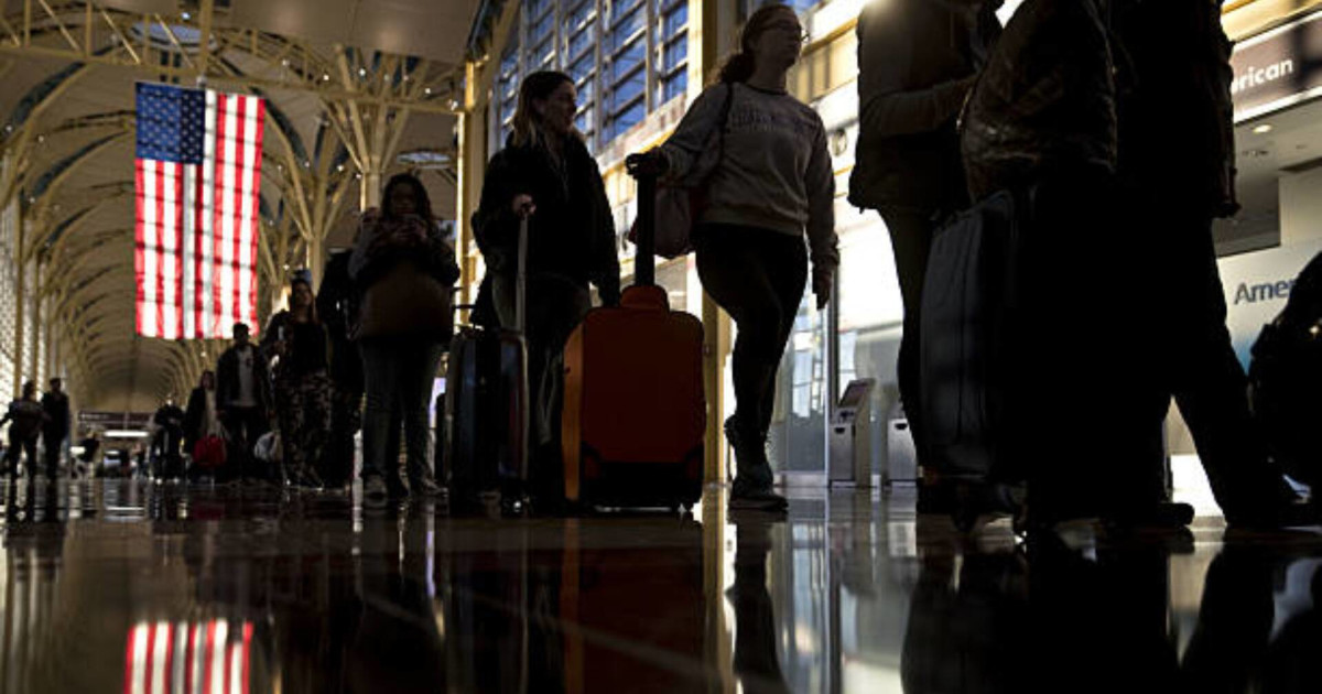 TSA wait times over 60 minutes at these airports - TheStreet