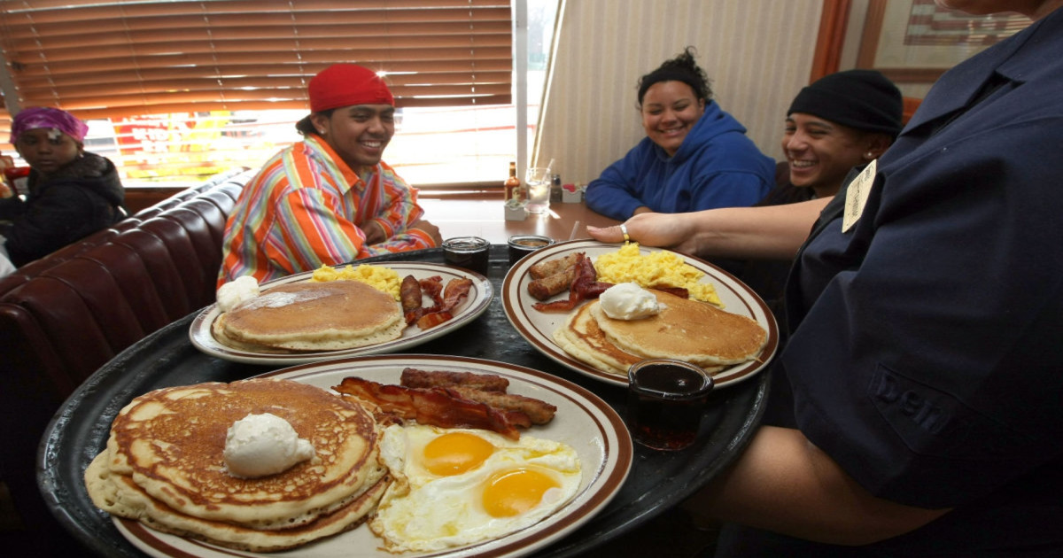Popular breakfast chain struggles to stay on the menu amid closures ...