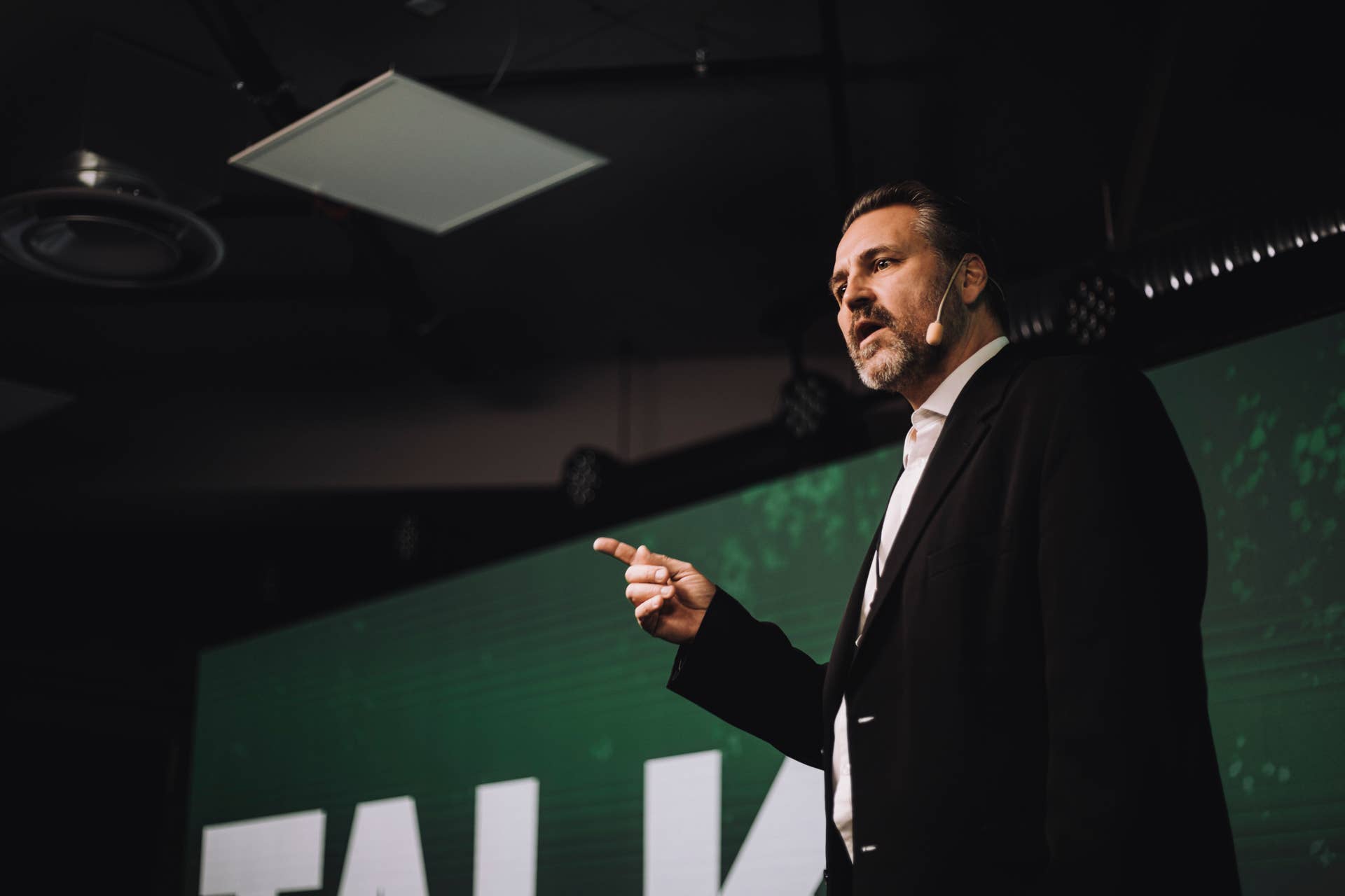 These public speaking tips will transform your presentations - TheStreet