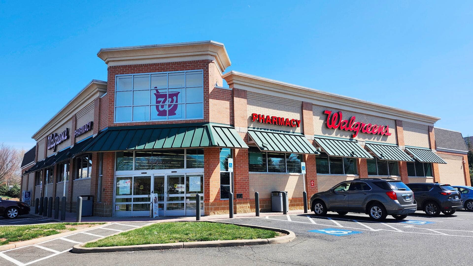 Walgreens quietly ends generous employee perk before the holidays ...