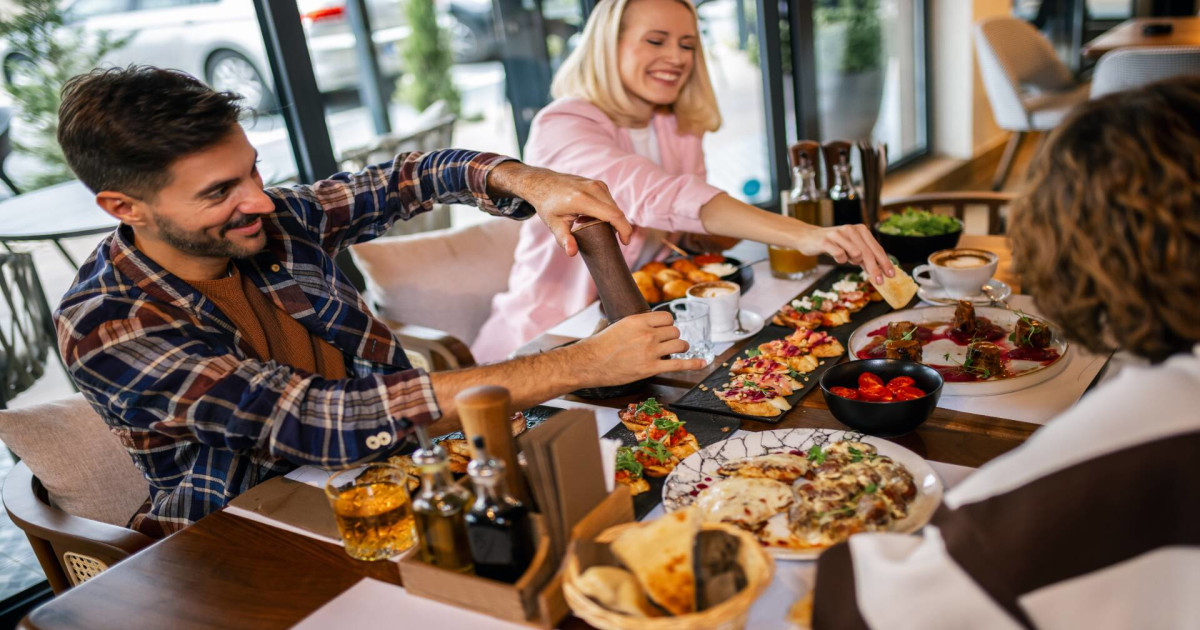 88-year-old dining chain closes all restaurants, no bankruptcy - TheStreet