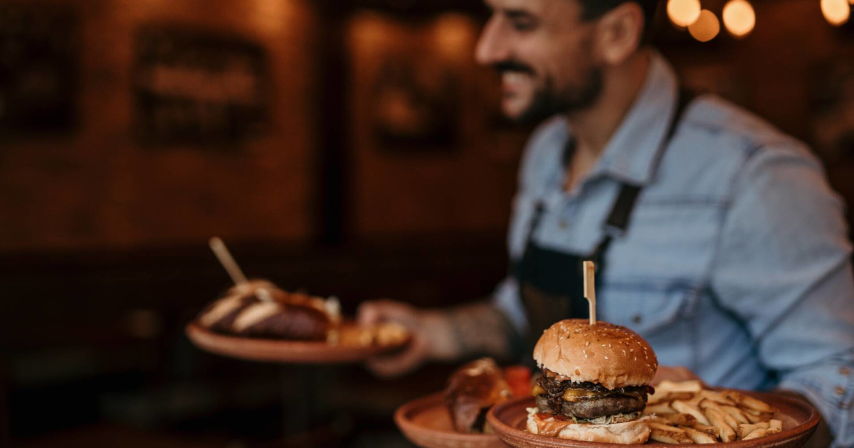 National burger chain closing multiple locations, no bankruptcy - TheStreet