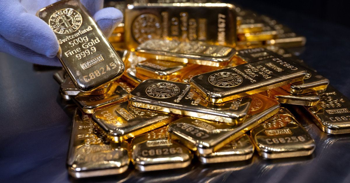 Gold Price Target Reset: Top Bank Sees More Upside in 2026 | GLD ...