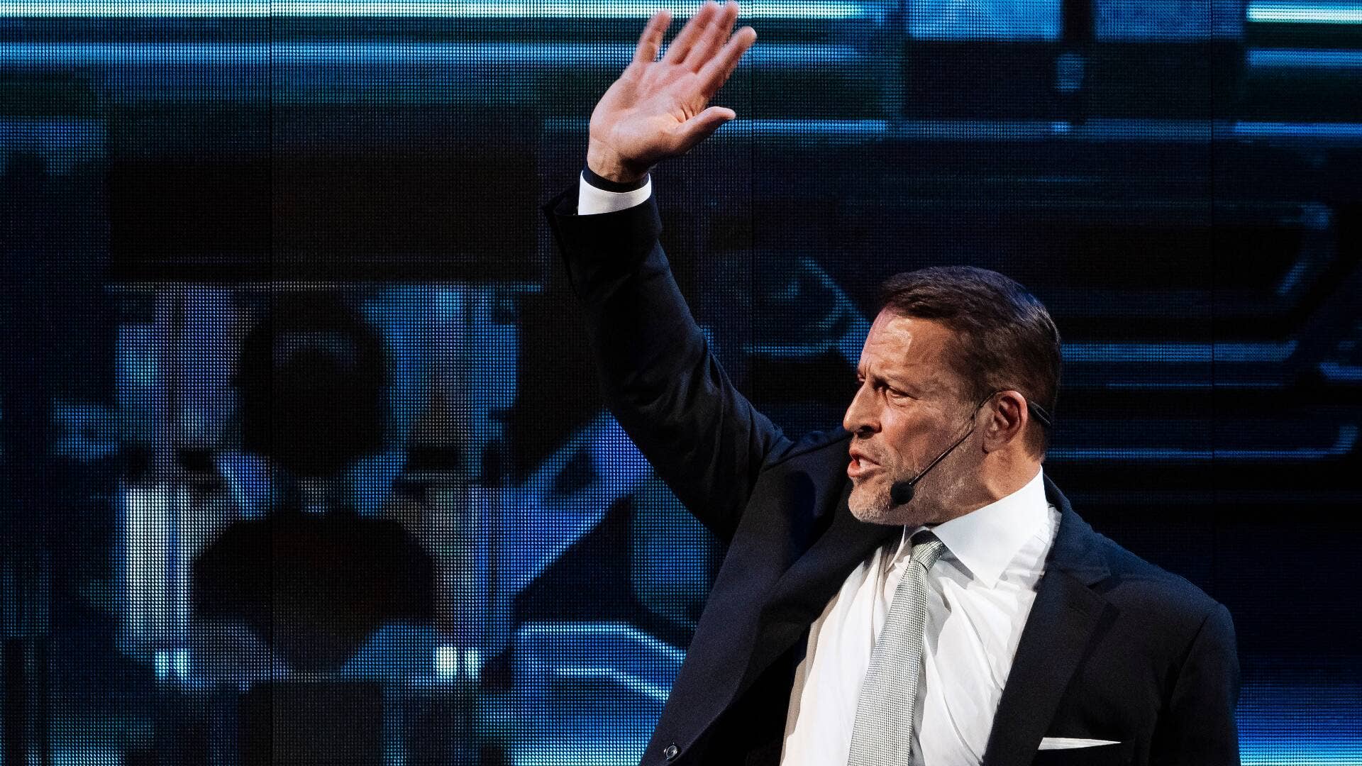 Tony Robbins warns Americans on Social Security, Medicare problem ...