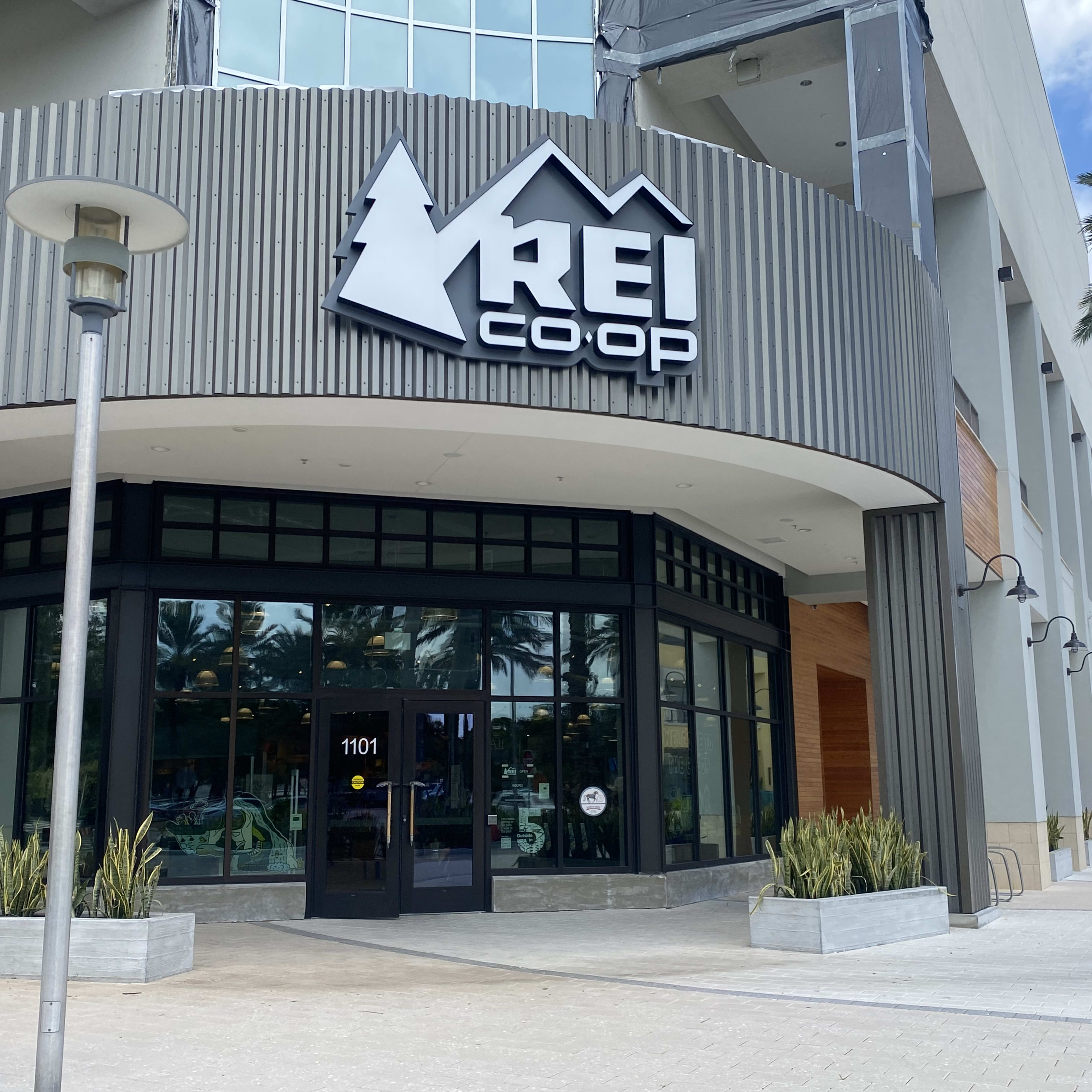 AT&T CFO Lindner to Step Down in June - TheStreet