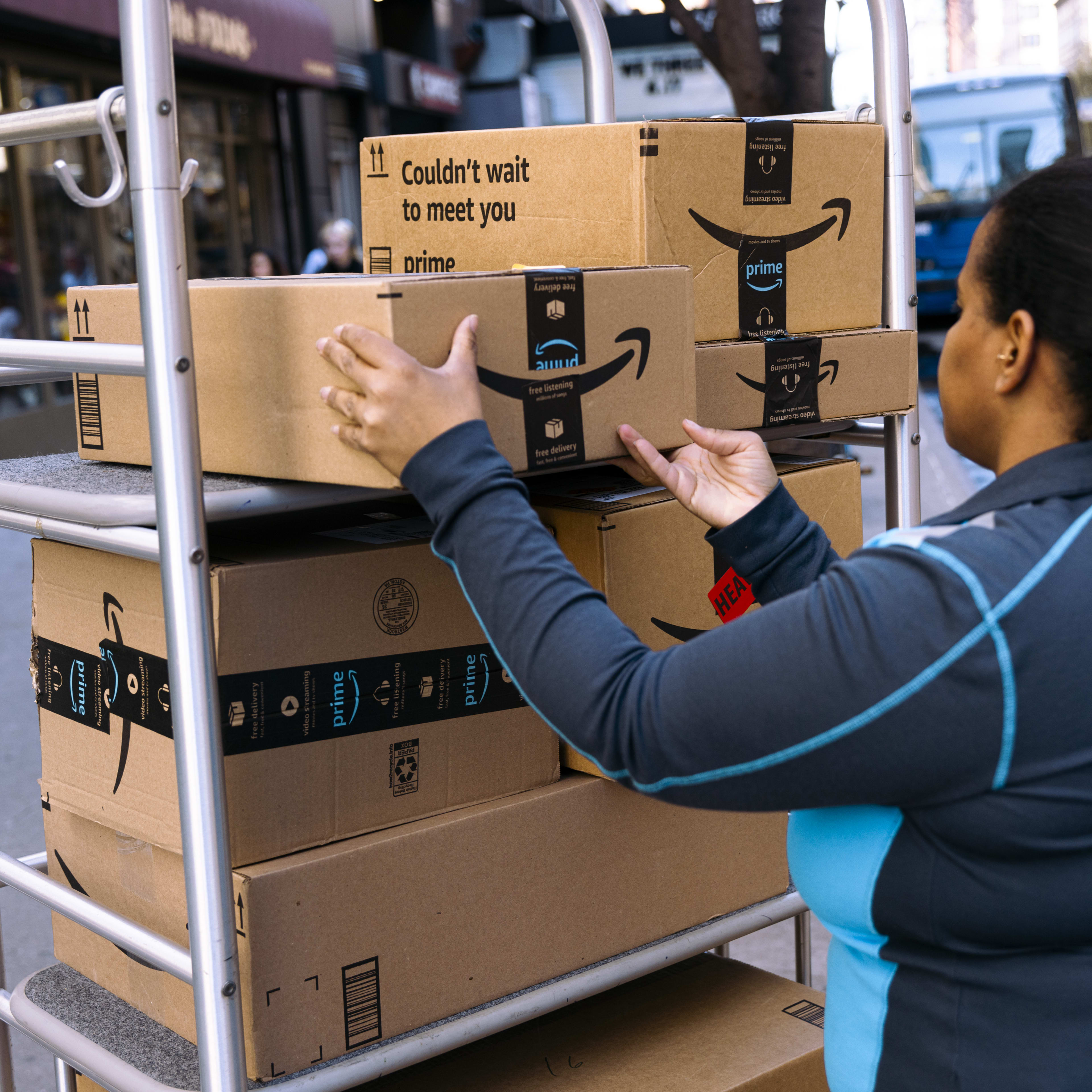 Amazon is selling a vintage-style candle warmer for only $18 - TheStreet