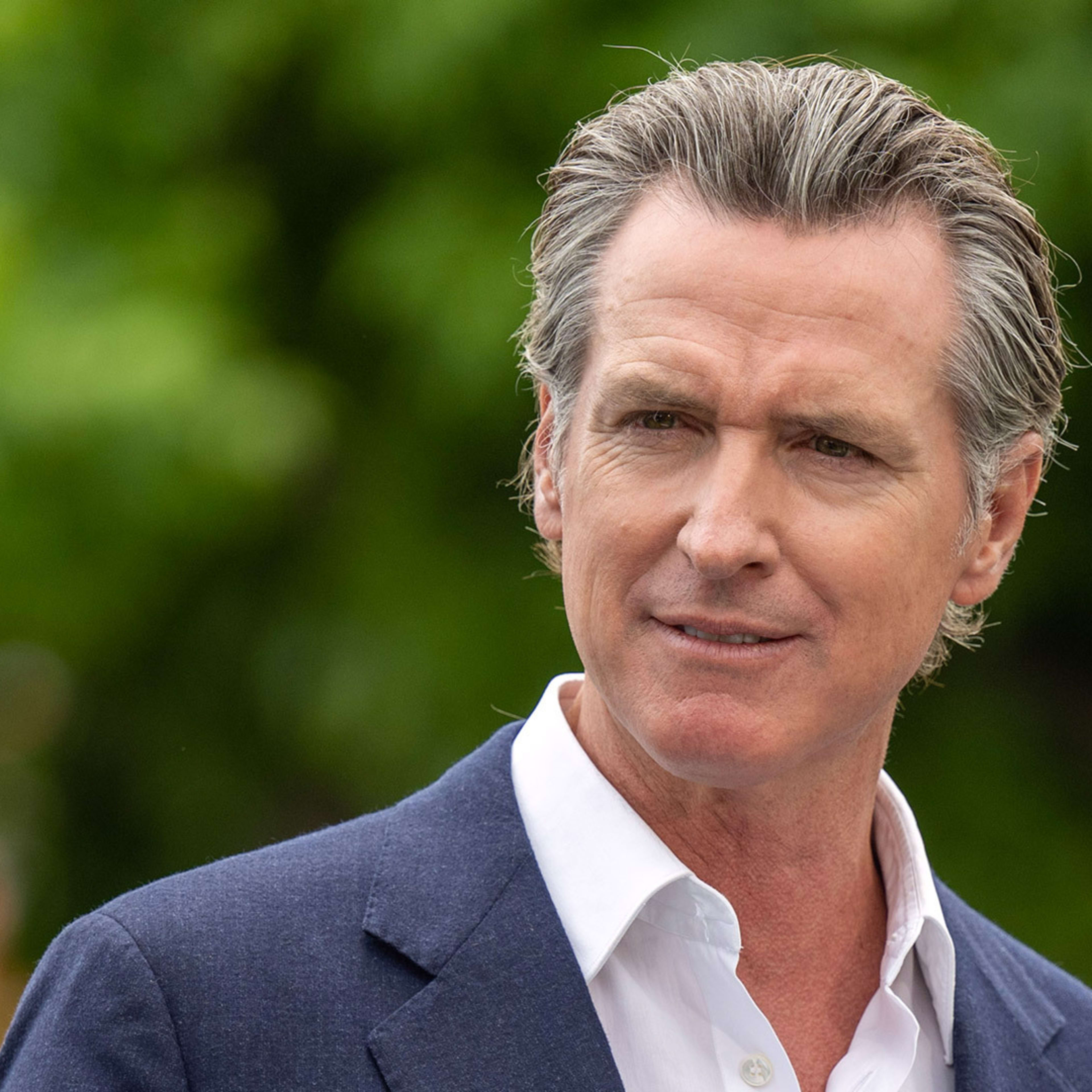 California governor trolls Trump over how he boards plane - TheStreet