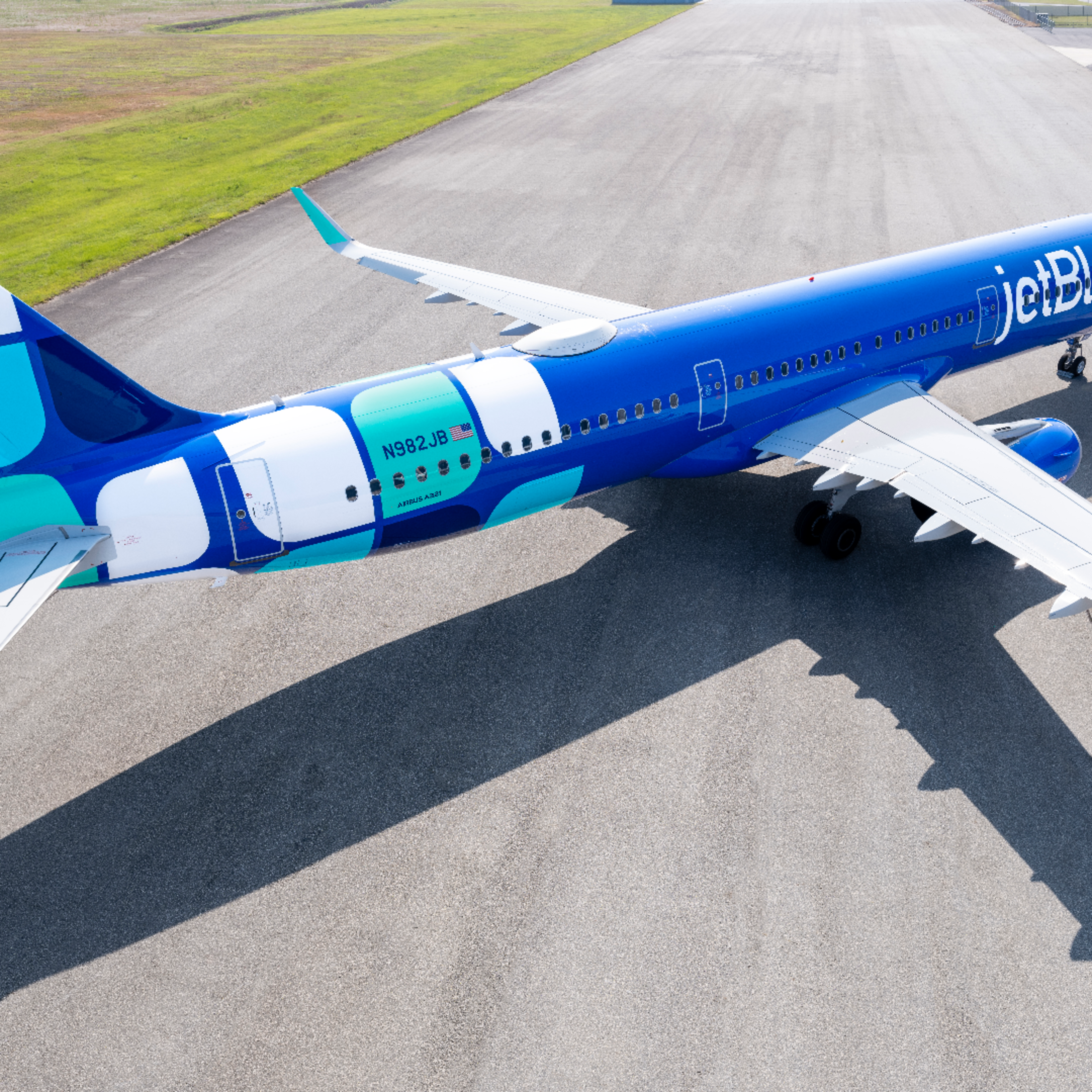 JetBlue pilot salary: What the low-cost airline pays its flight deck ...