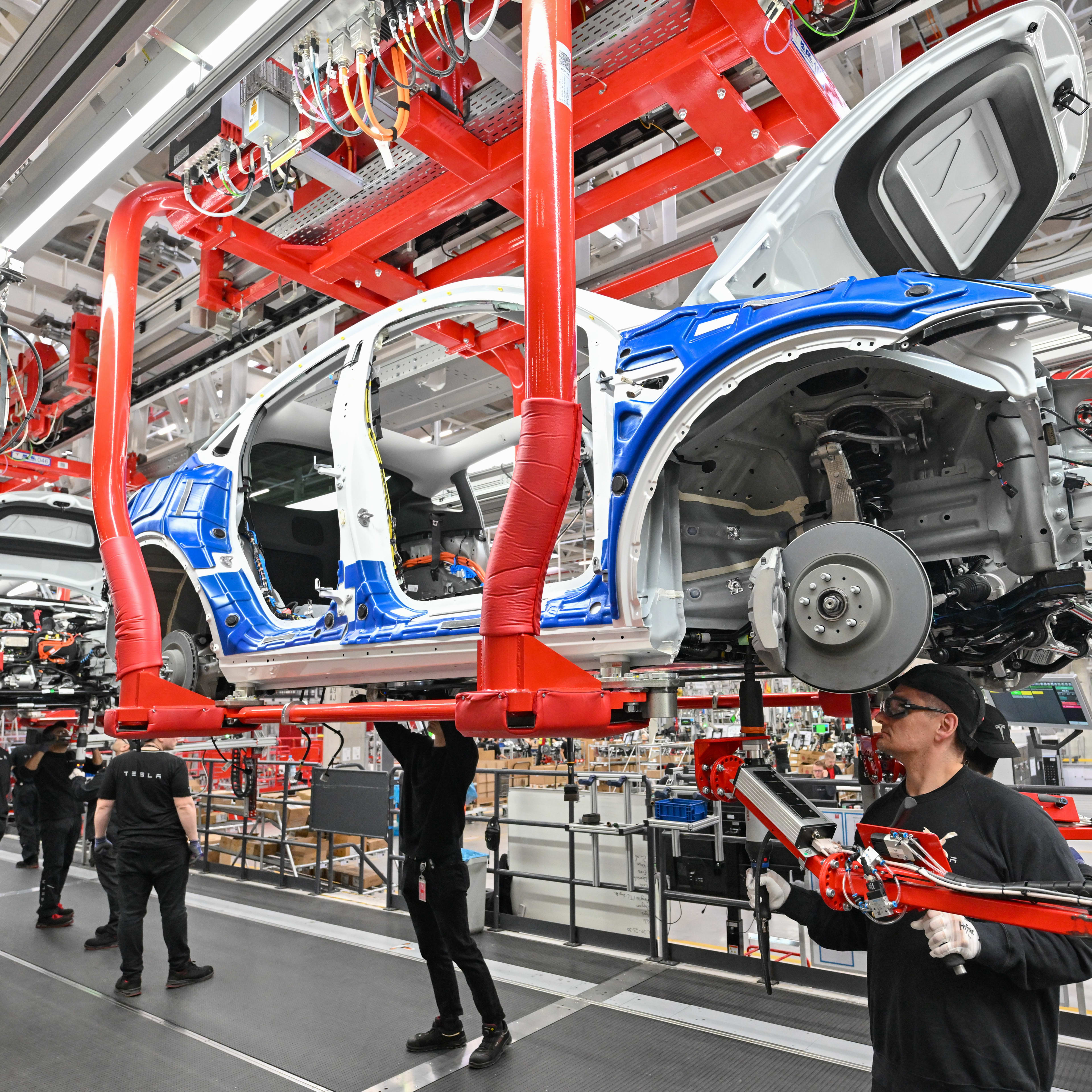 Tesla crash continues as Musk doubles down on 'blindingly obvious ...