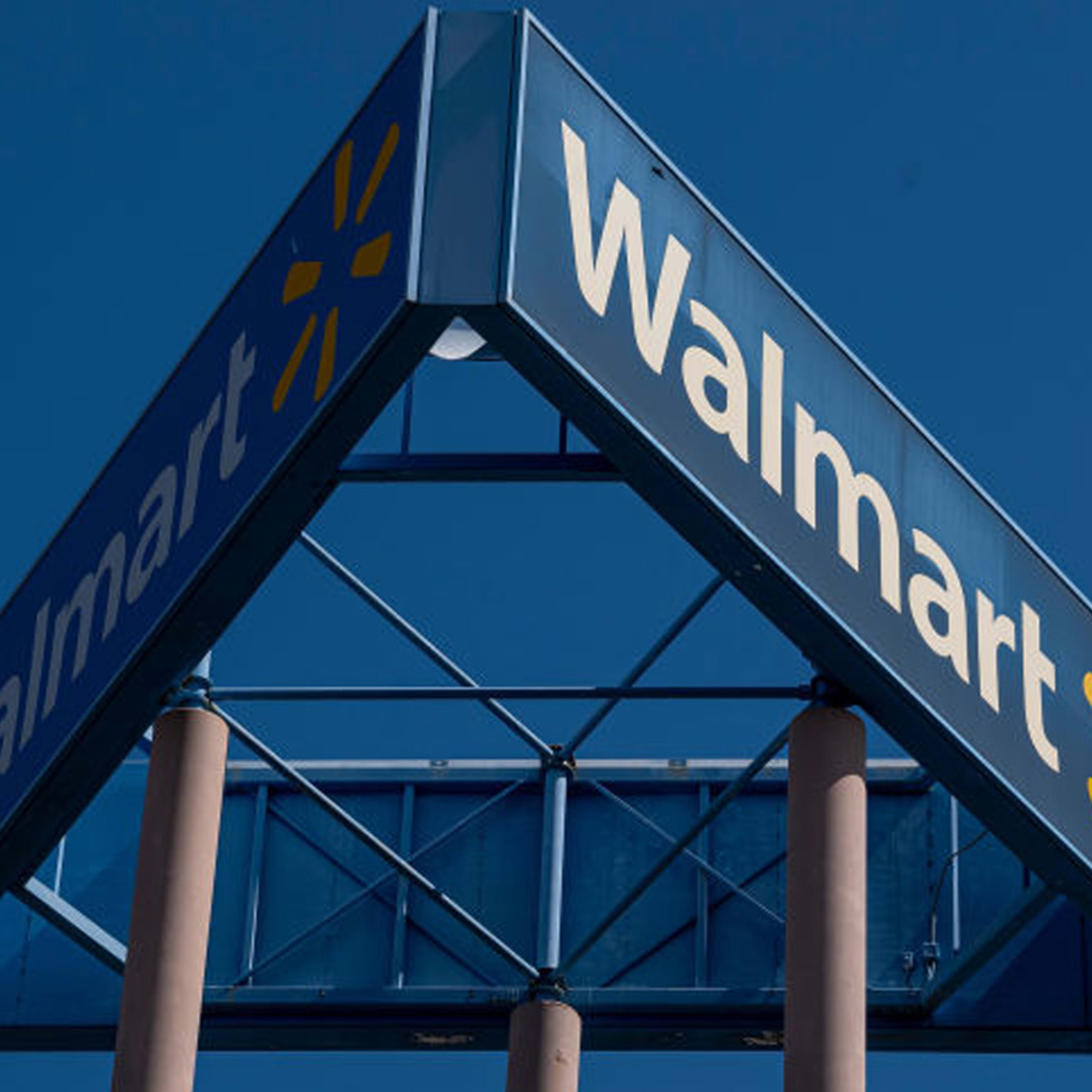 Walmart is selling a $180 weed trimmer for $55 - TheStreet