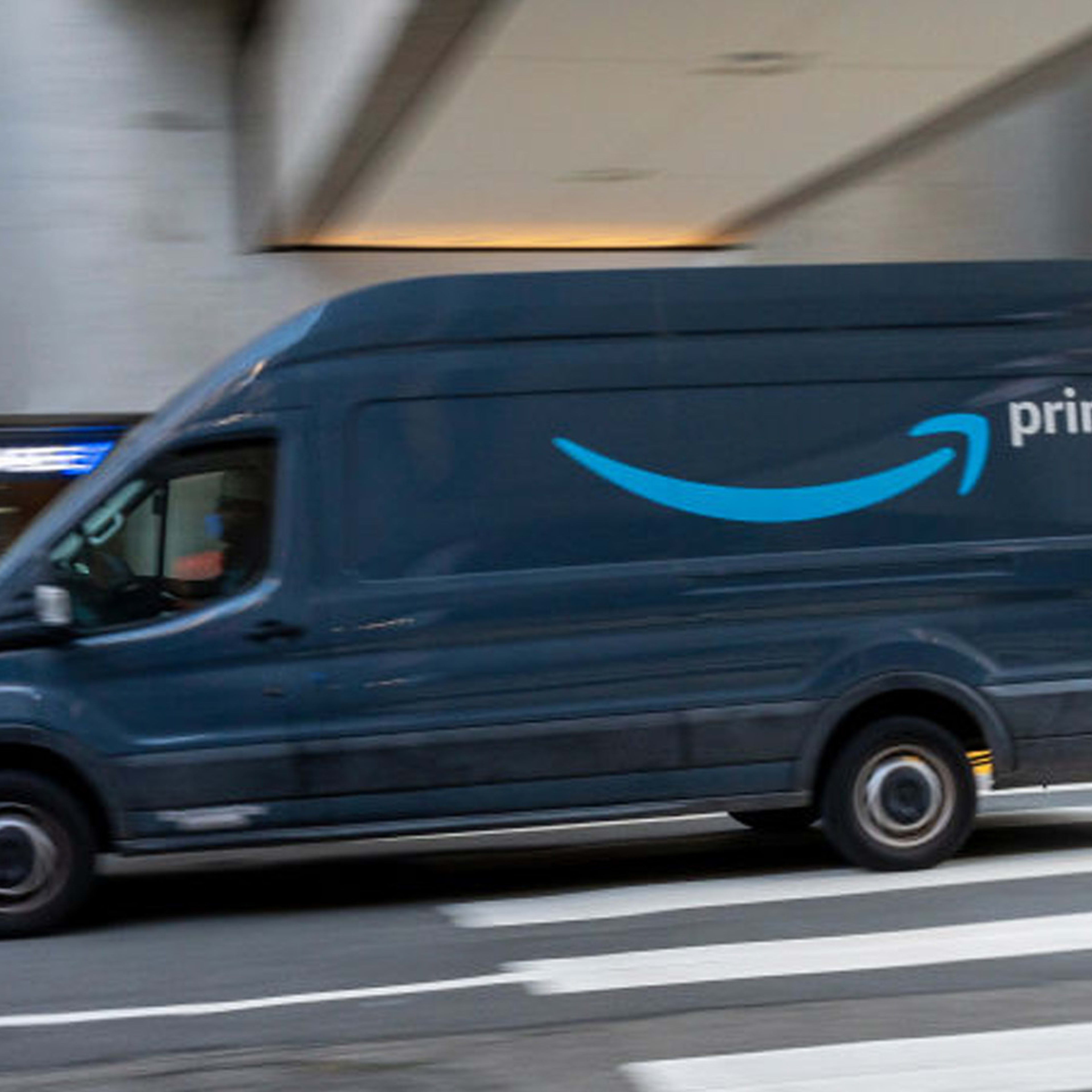 Amazon suddenly closing key warehouse, signaling delivery shift - TheStreet