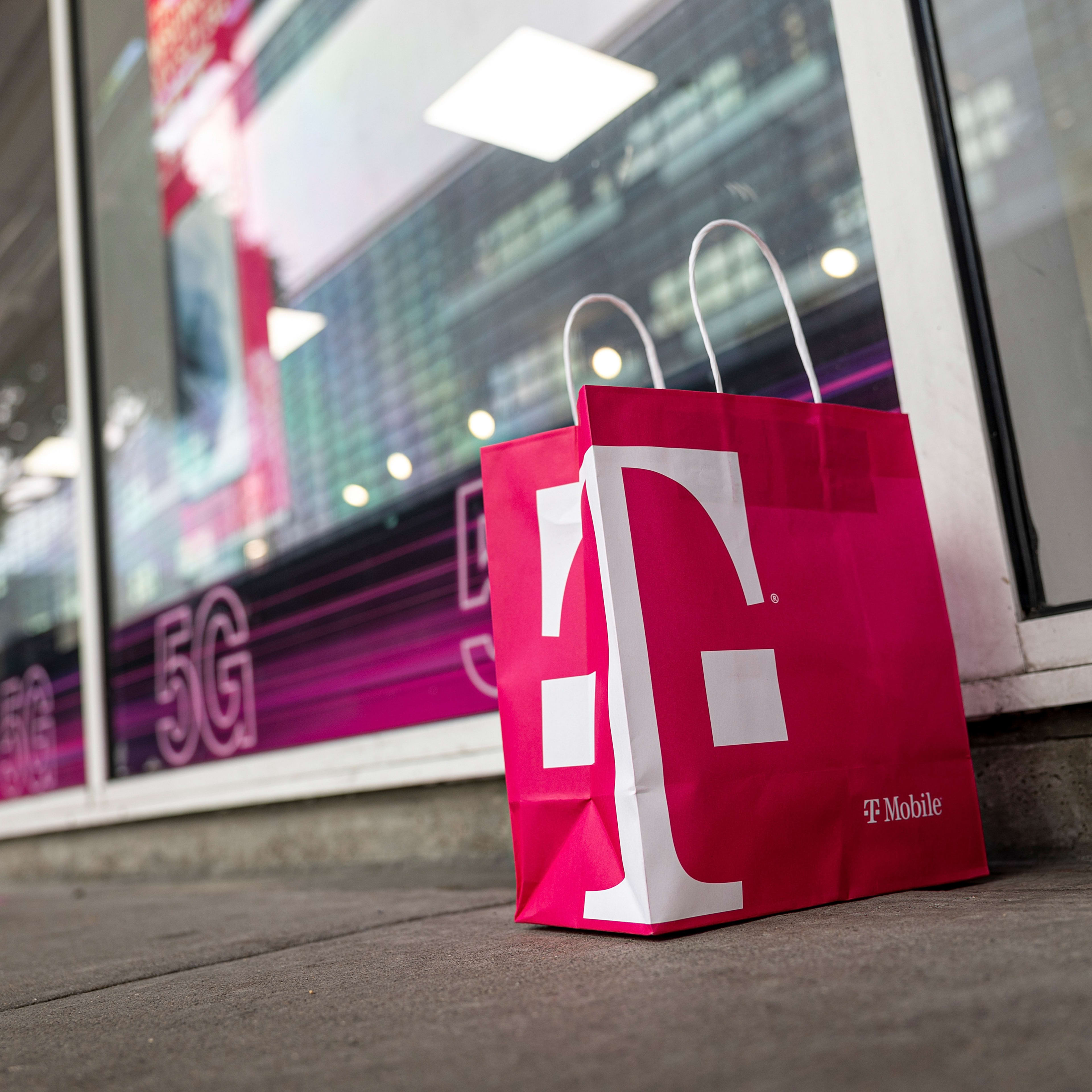 Verizon customers angry after receiving surprising notification - TheStreet