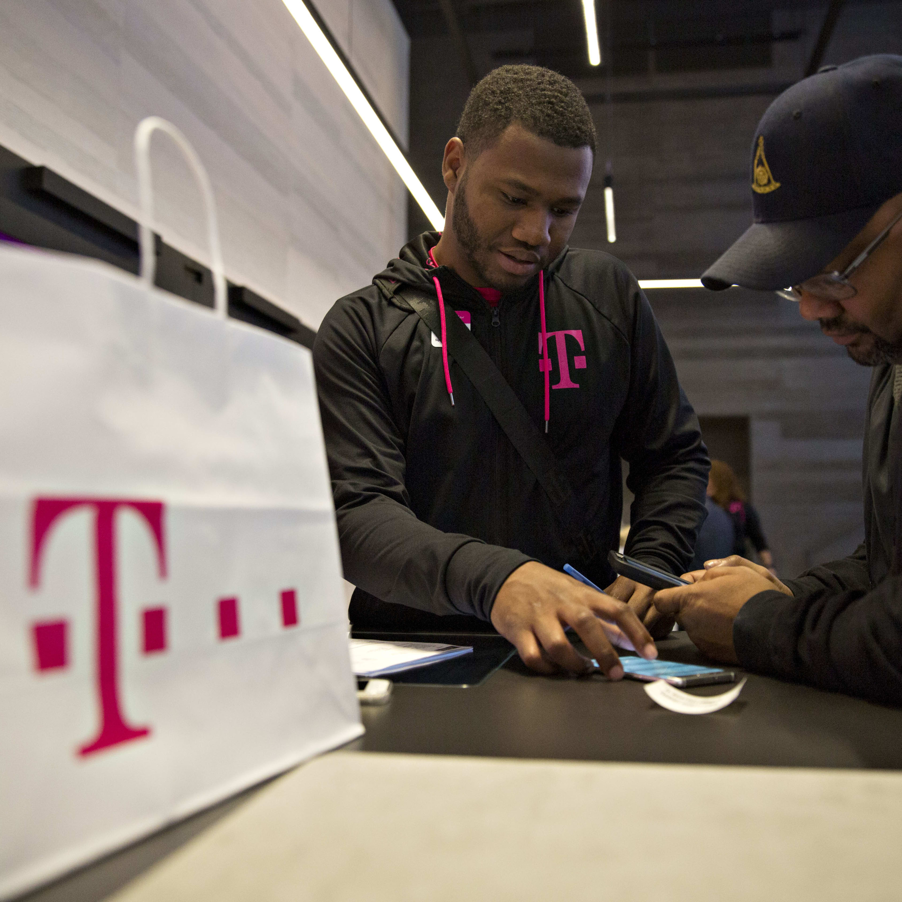 Verizon quietly makes a change that just made customers very angry ...