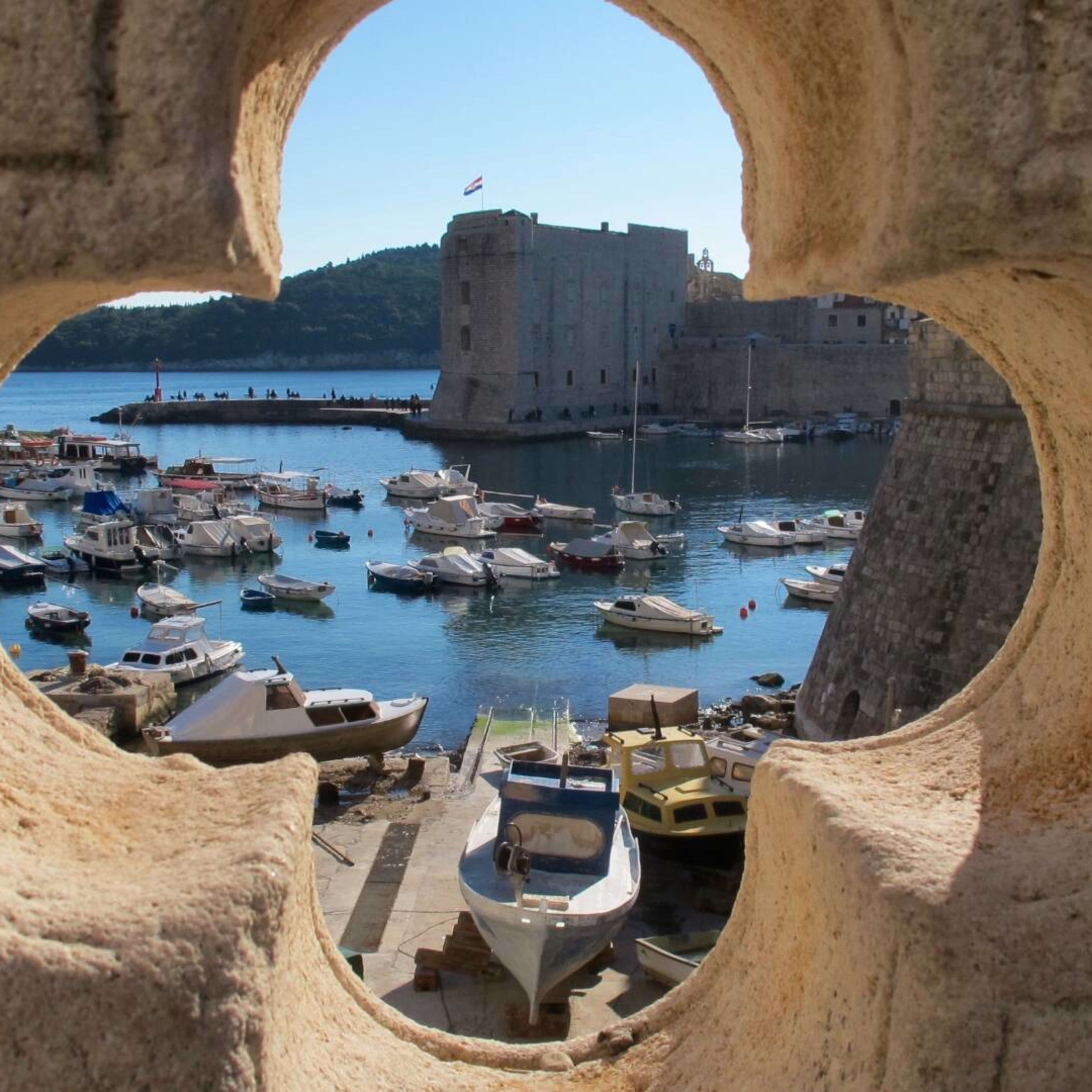 Macy's is selling a $500 cookware set for $170 - TheStreet