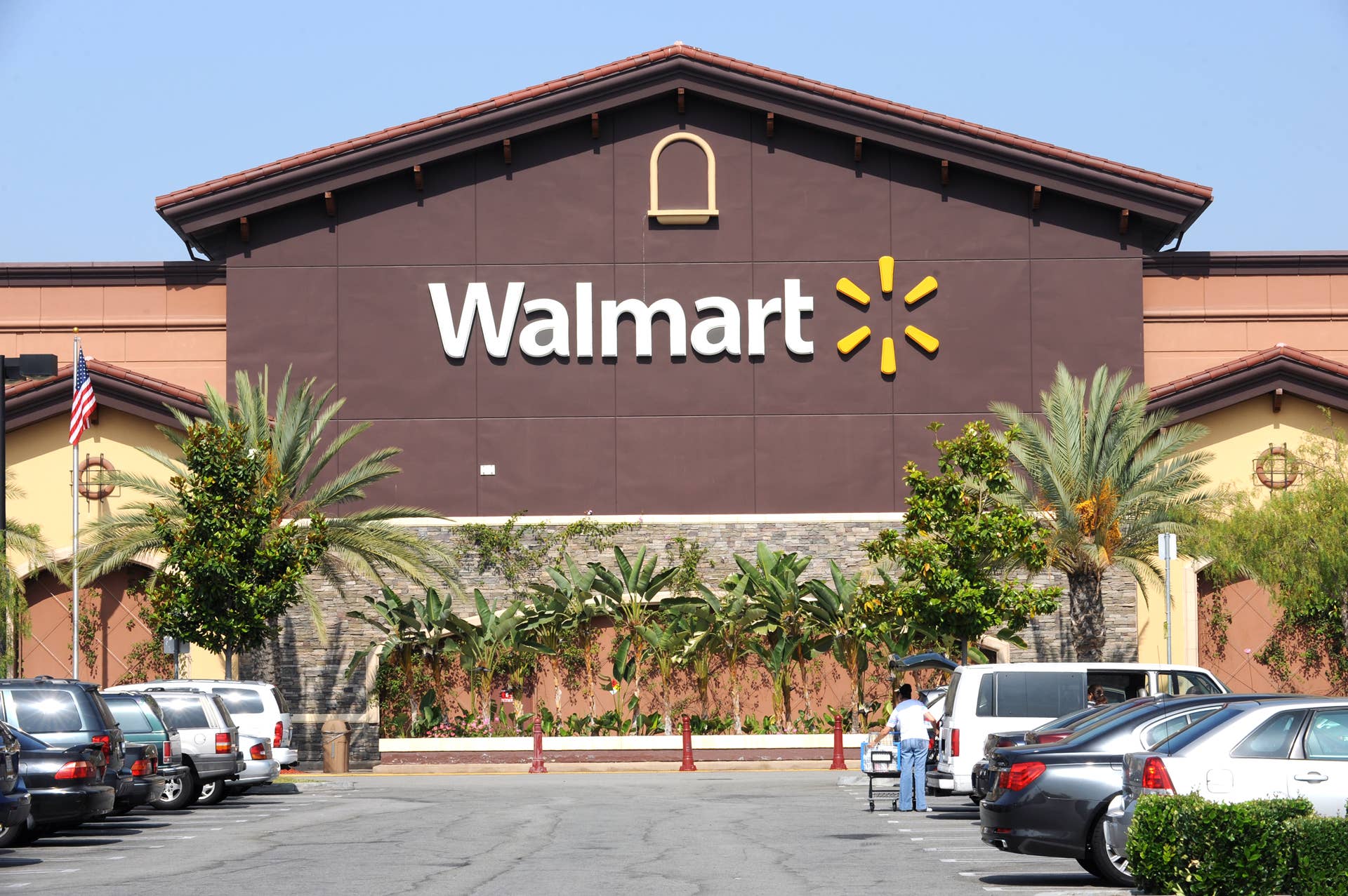 Walmart store closing, auctioning off laptops and flat screen TVs ...
