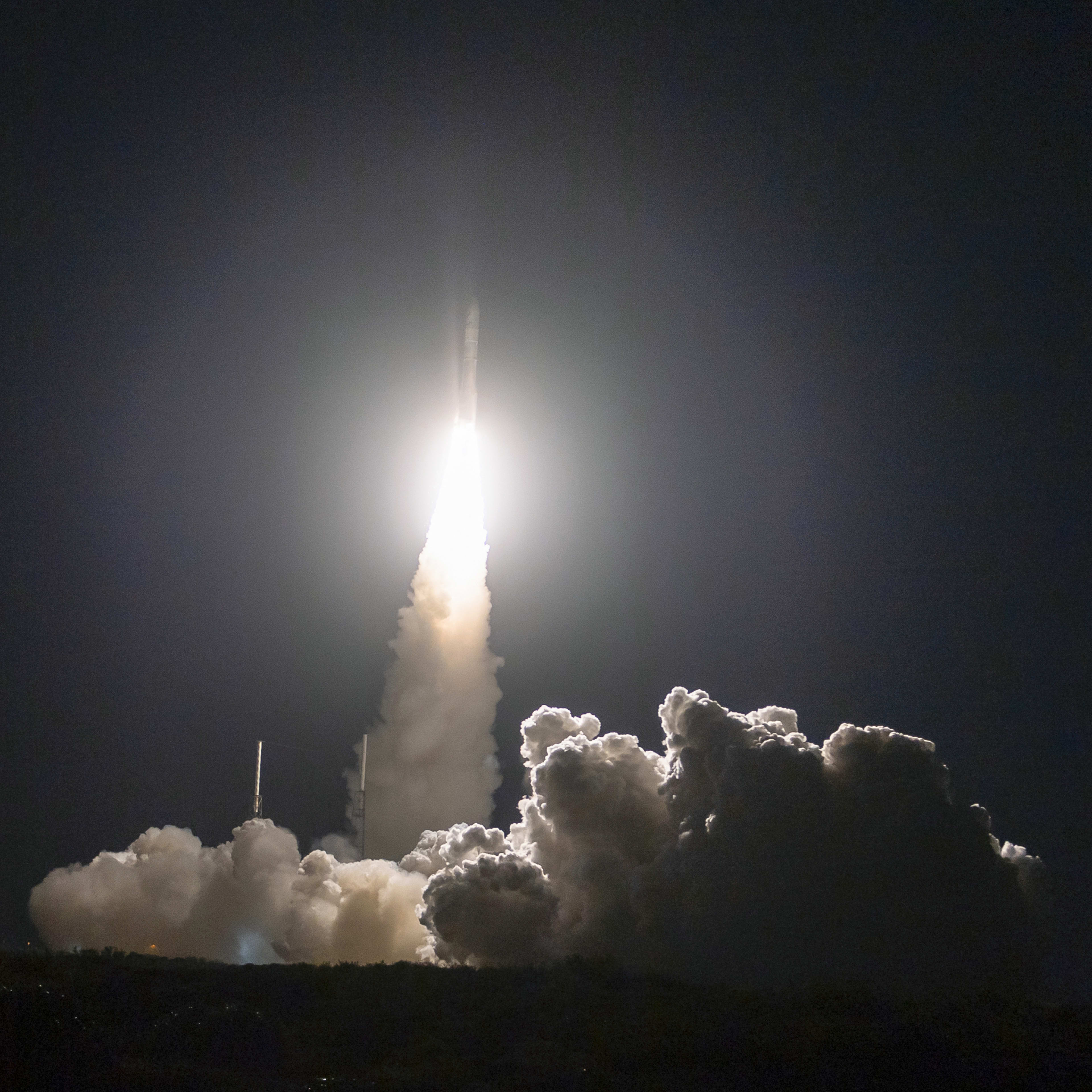 Warner Bros. bidding war erupts as bad news hits subscribers - TheStreet