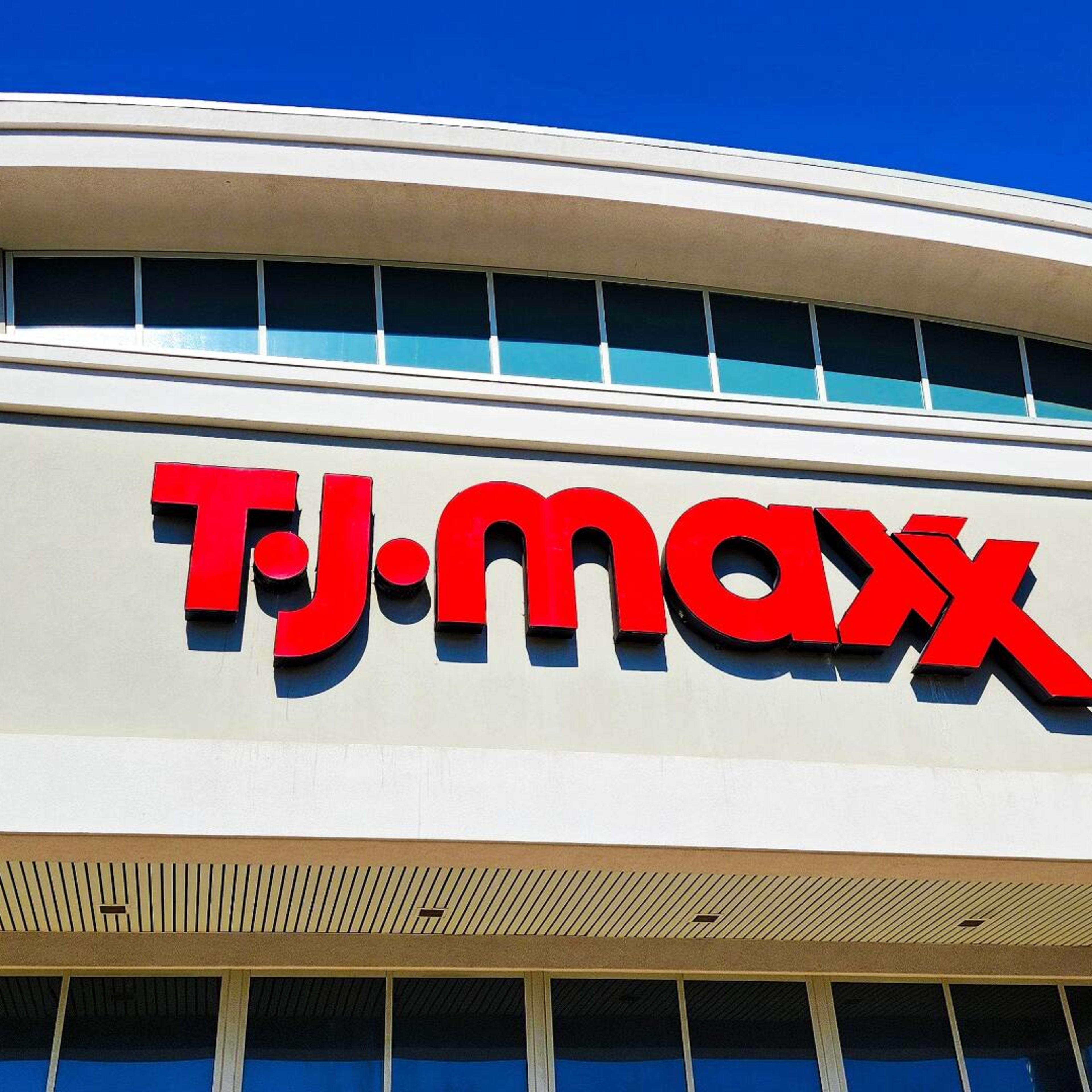 Beloved retailer makes comeback after 100s of stores close - TheStreet