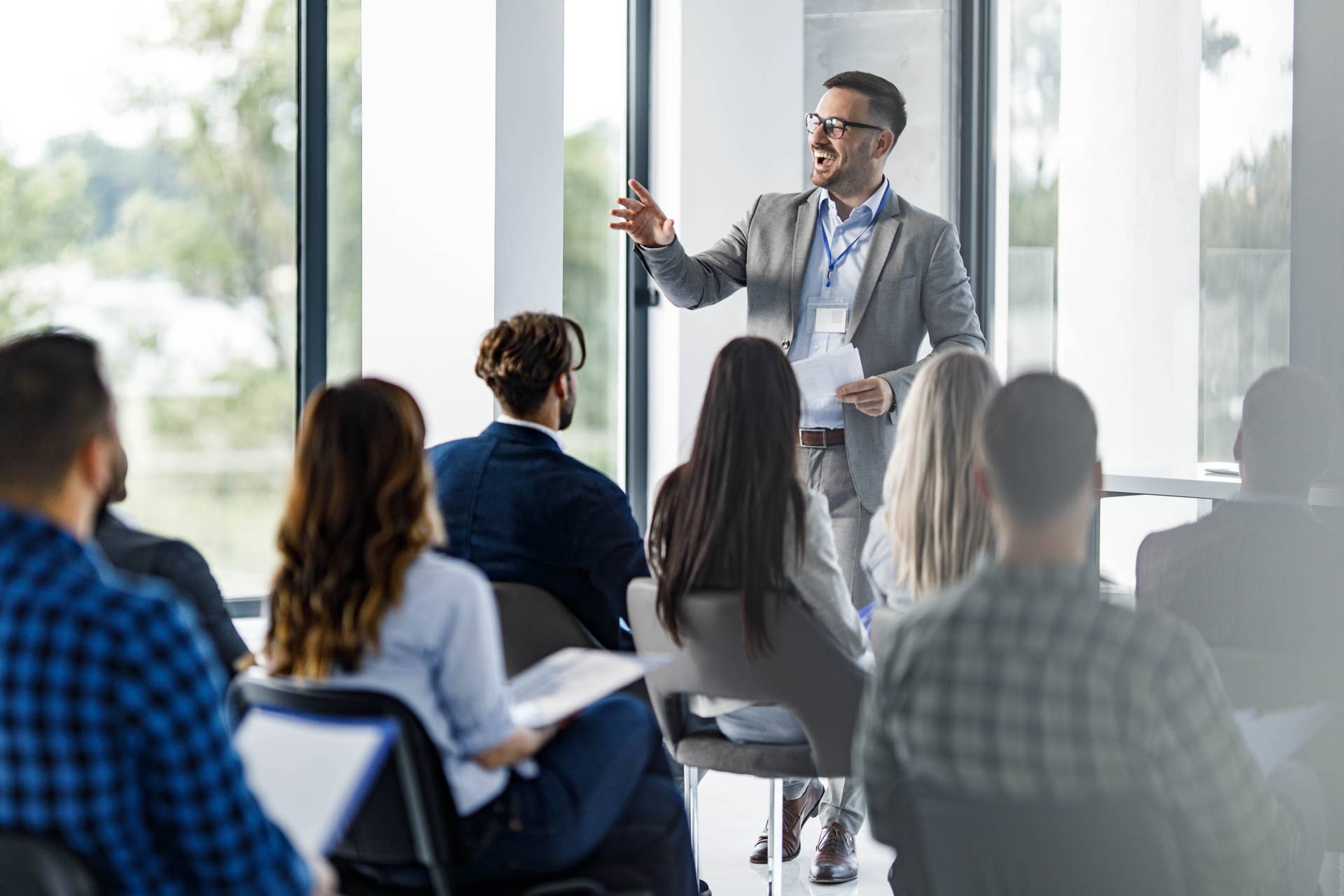 These public speaking tips will transform your presentations - TheStreet