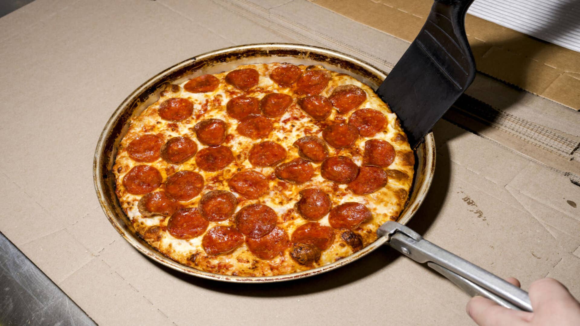 Pizza Hut struggles to reverse troubling consumer trend - TheStreet