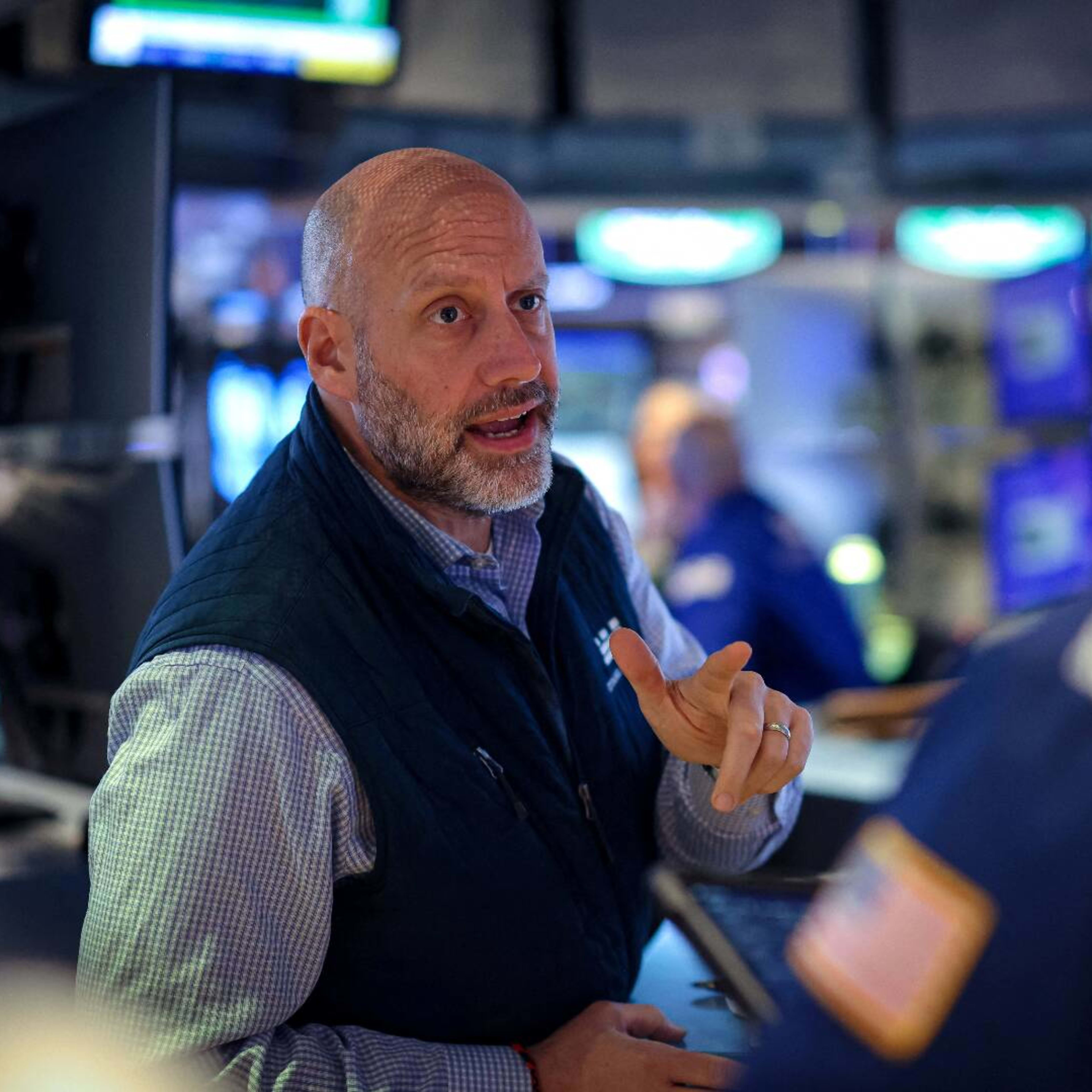 Stock Market Today: Stock Skid Continues As Nasdaq and Dow Fall Over 1% ...