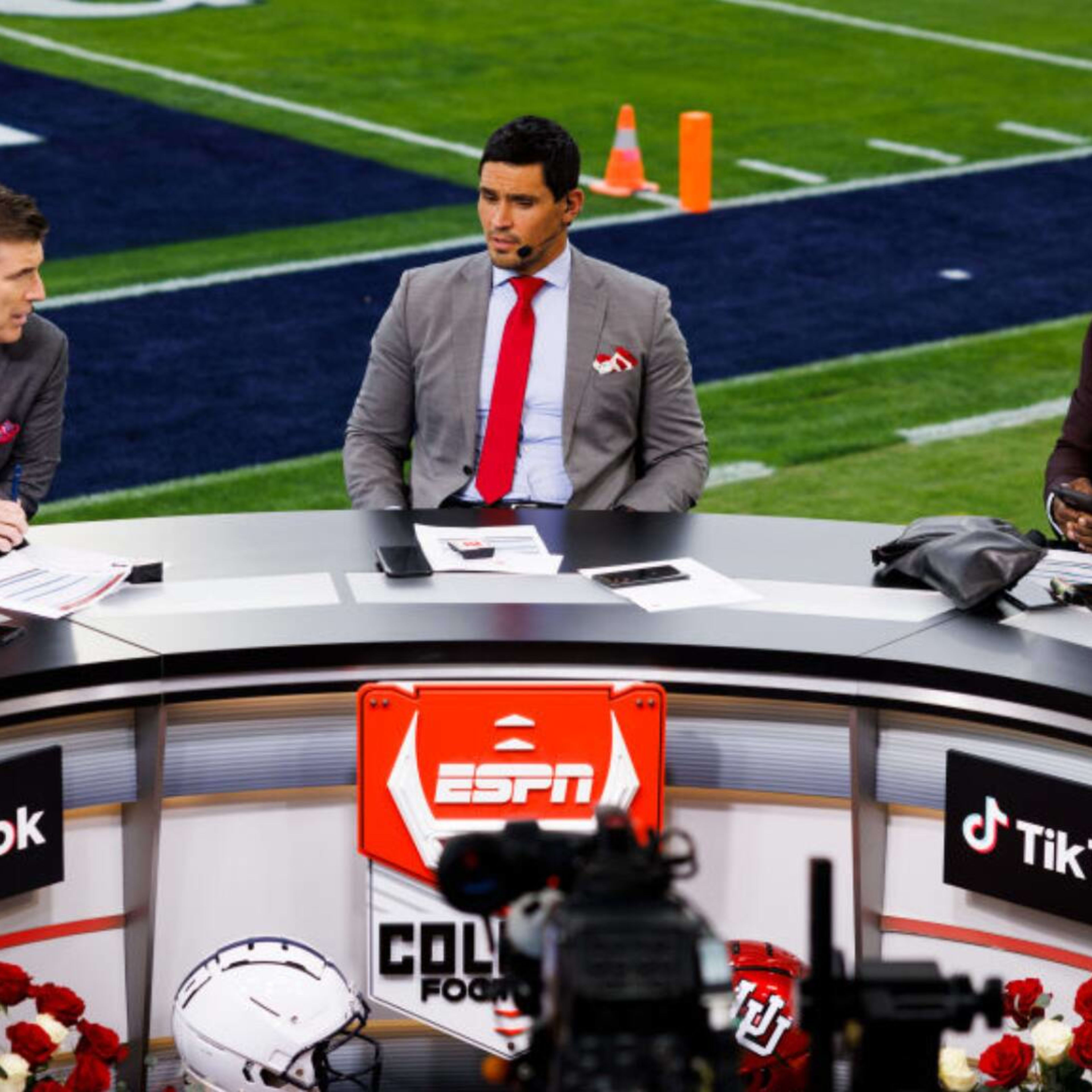 Post office jobs: How much can you make working for USPS? - TheStreet