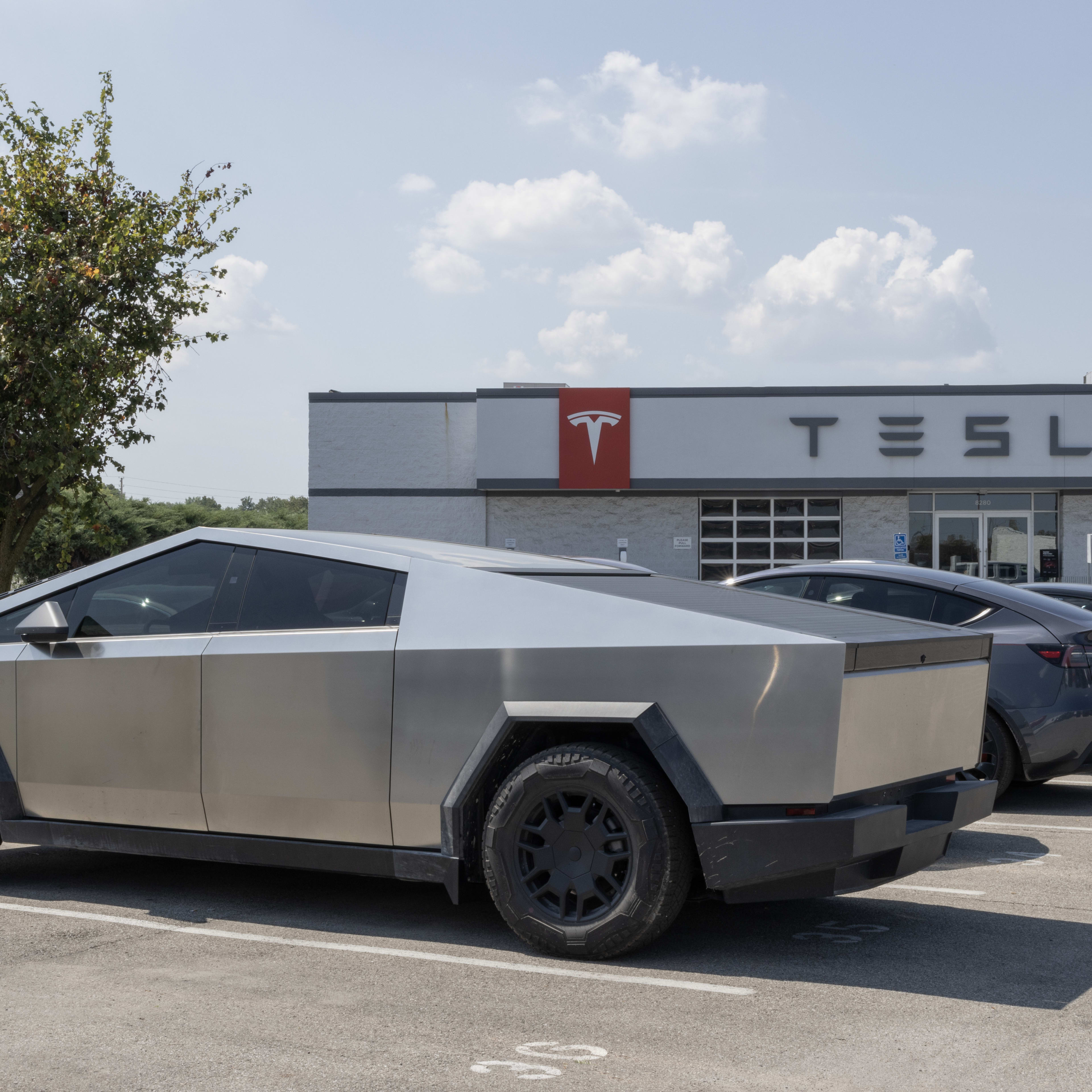 What Does “Too Big to Fail” Mean? Definition, Examples & Consequences ...