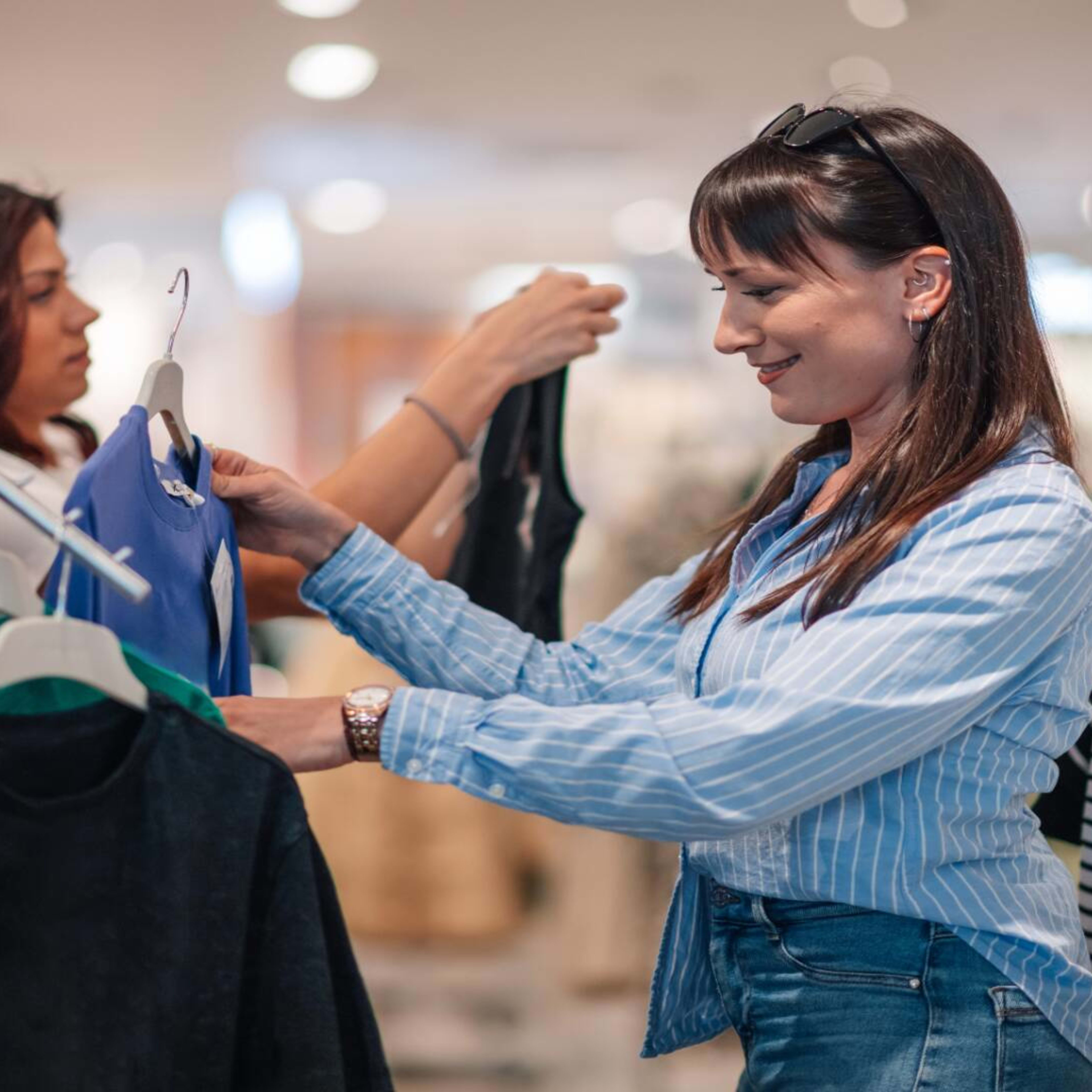 Major department store chain closes warehouses, 1,000 lose jobs - TheStreet