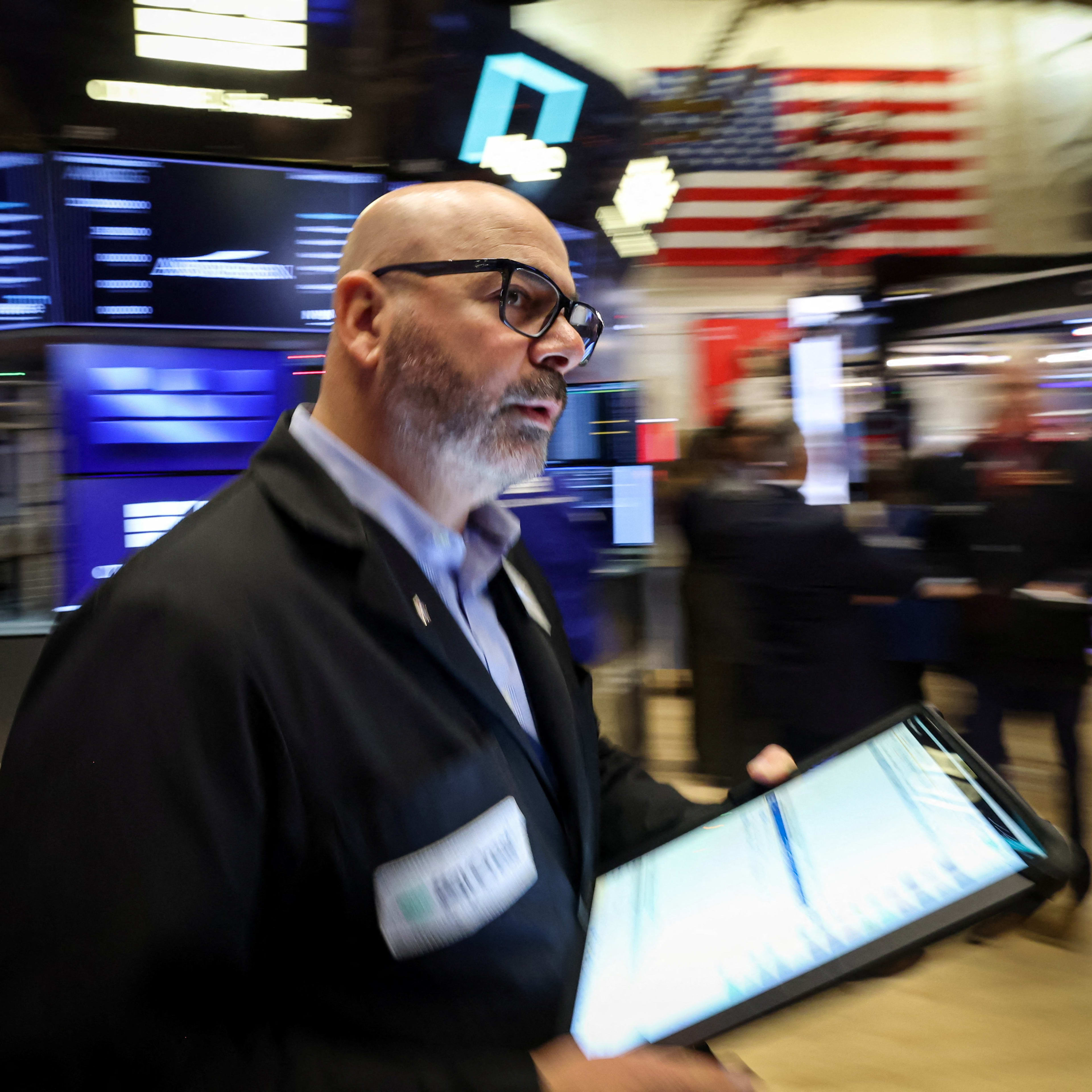 Starbucks rival chain closes key location, might file bankruptcy ...