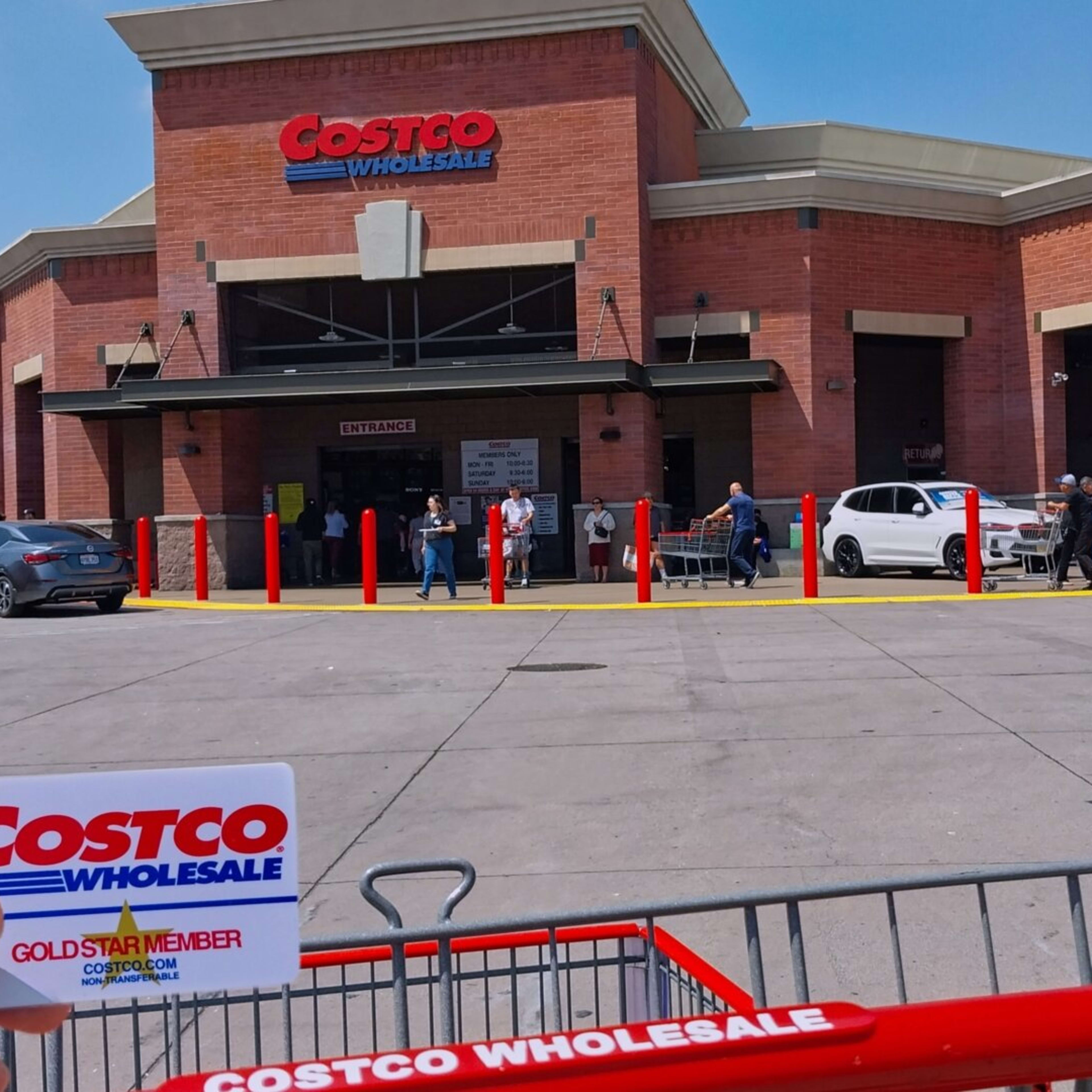 Saks Chapter 11 bankruptcy fears rise as bills go unpaid - TheStreet