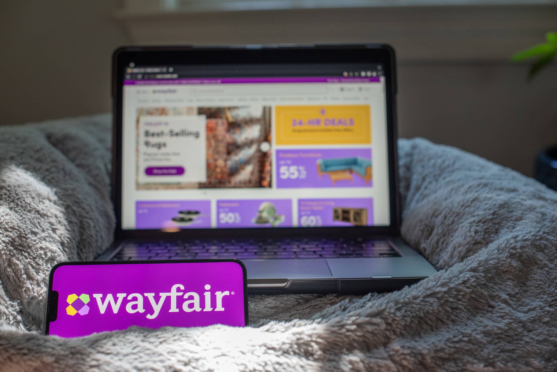 Wayfair is selling a $1,380 recliner for $500 - TheStreet