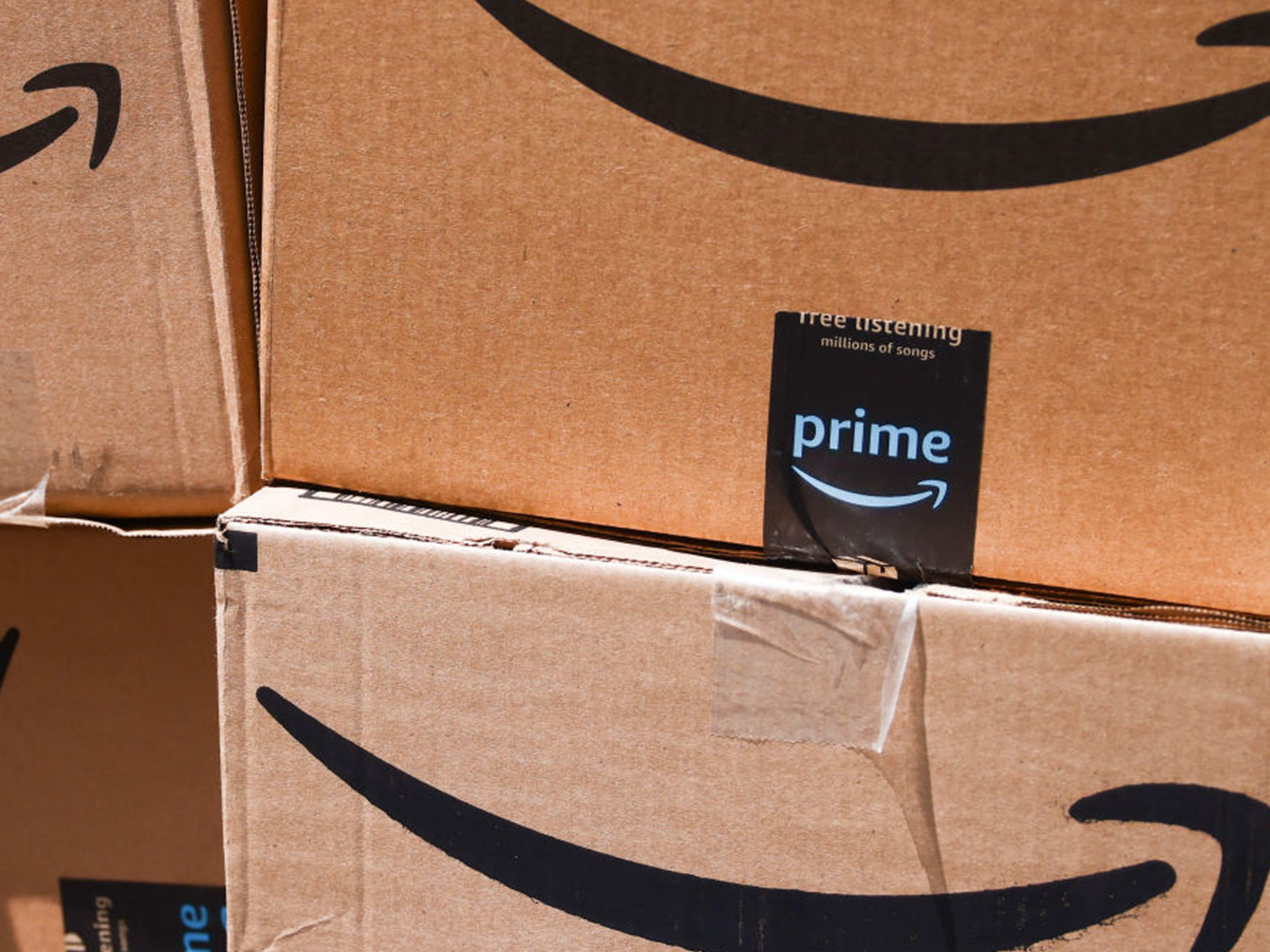 Coach Outlet is selling a $378 shoulder bag for $113 - TheStreet