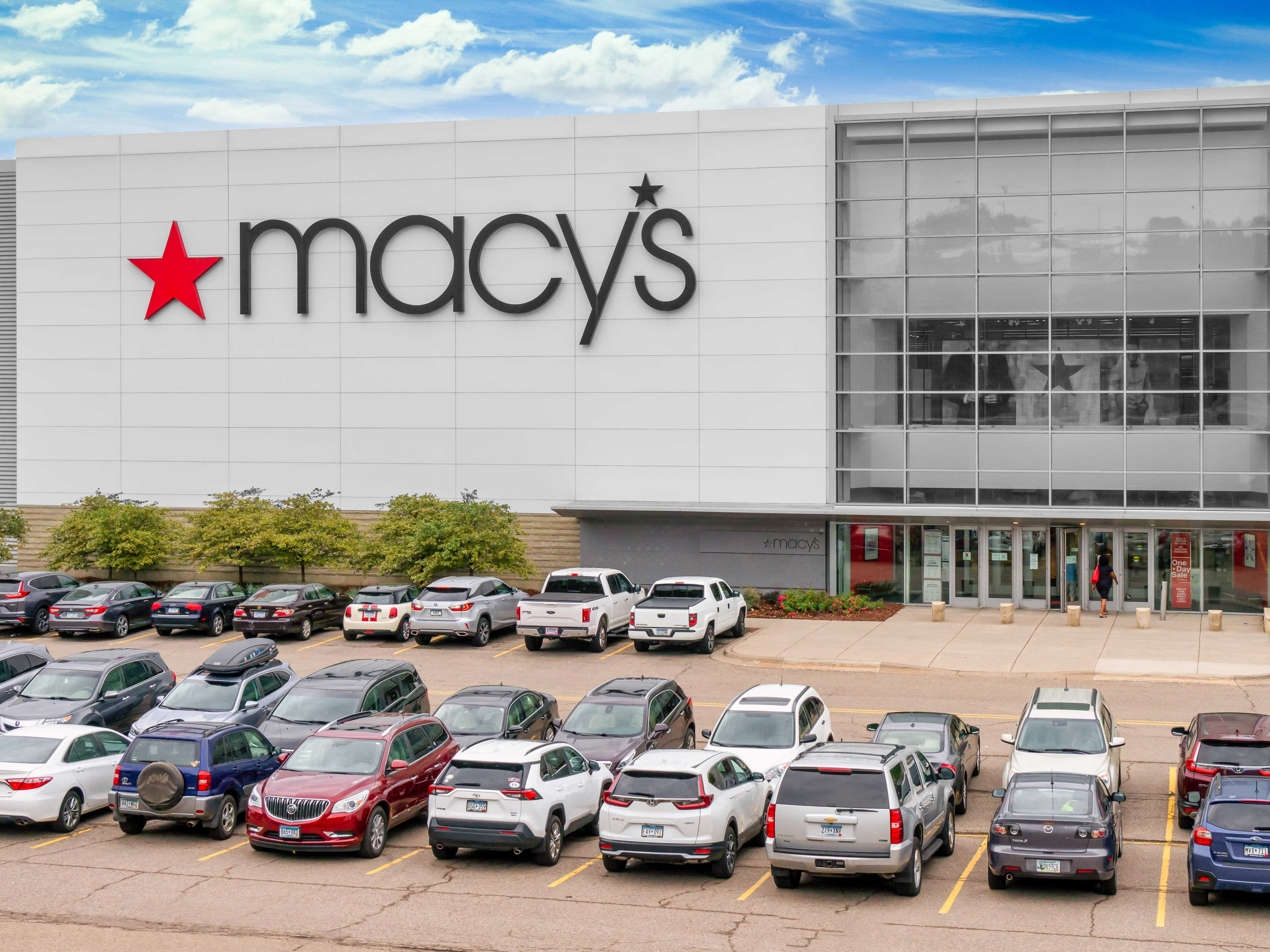 Walmart is selling a $200 heated puffer jacket for $105 - TheStreet