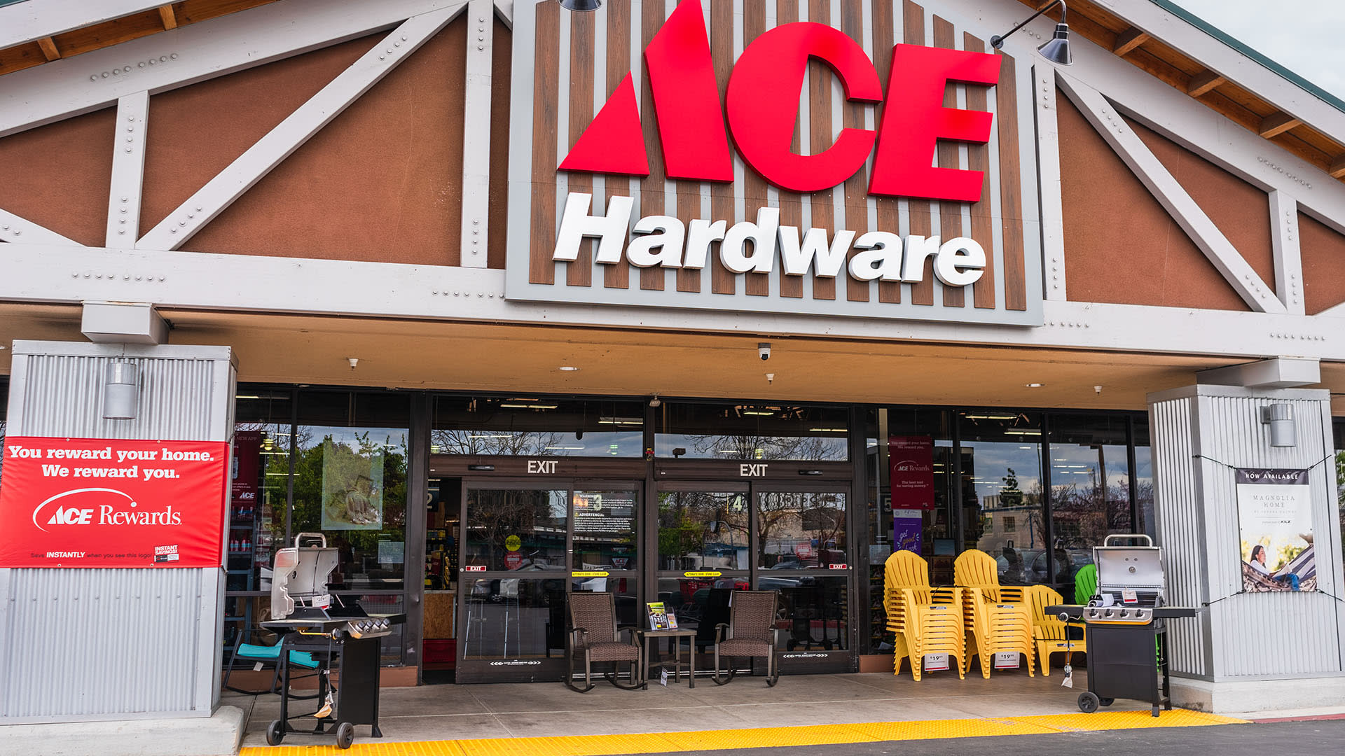 Century-old Home Depot rival selling entire chain of stores - TheStreet