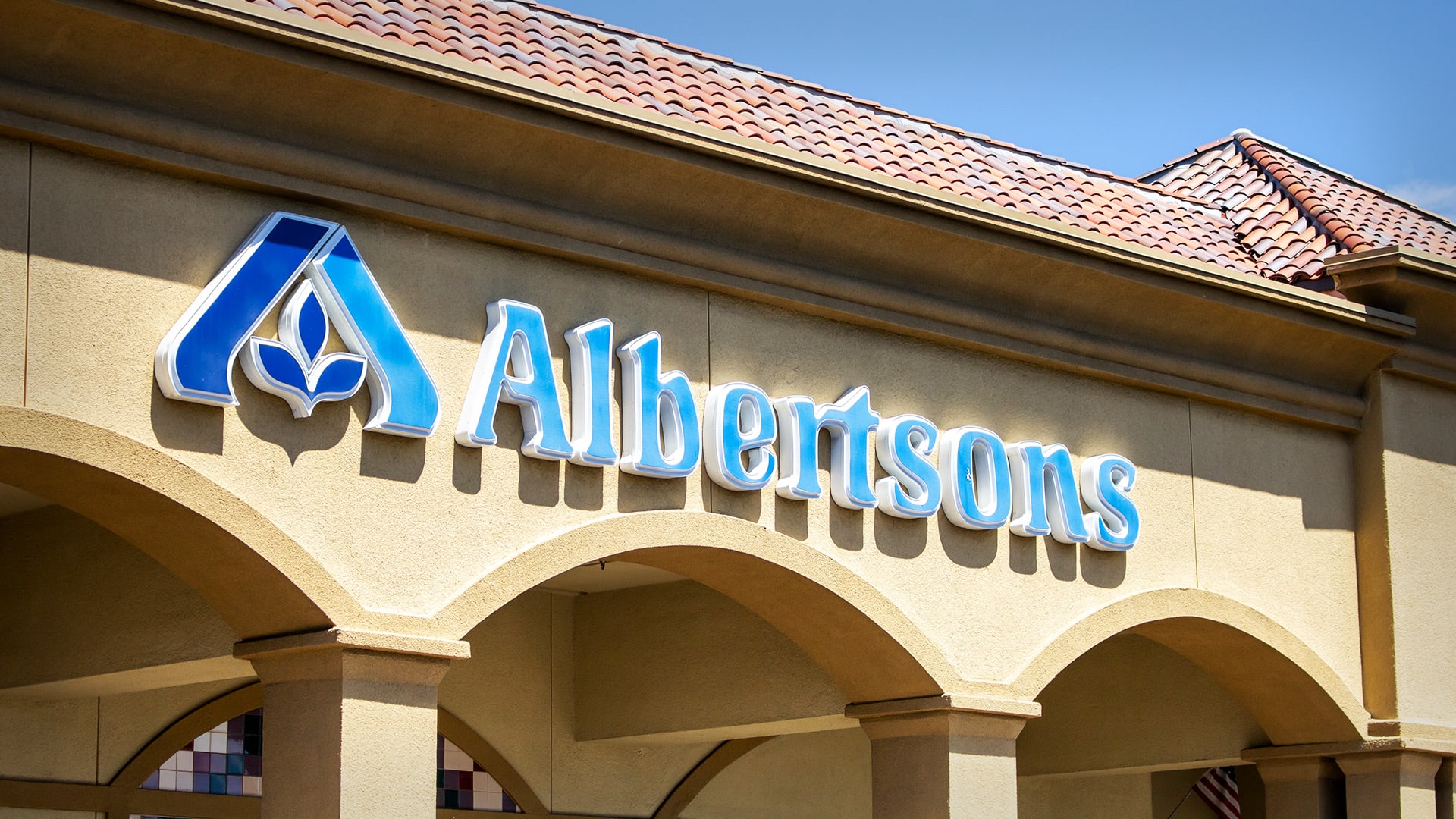 Food, drug retailer eyes AI after $25B merger with Kroger flops - TheStreet