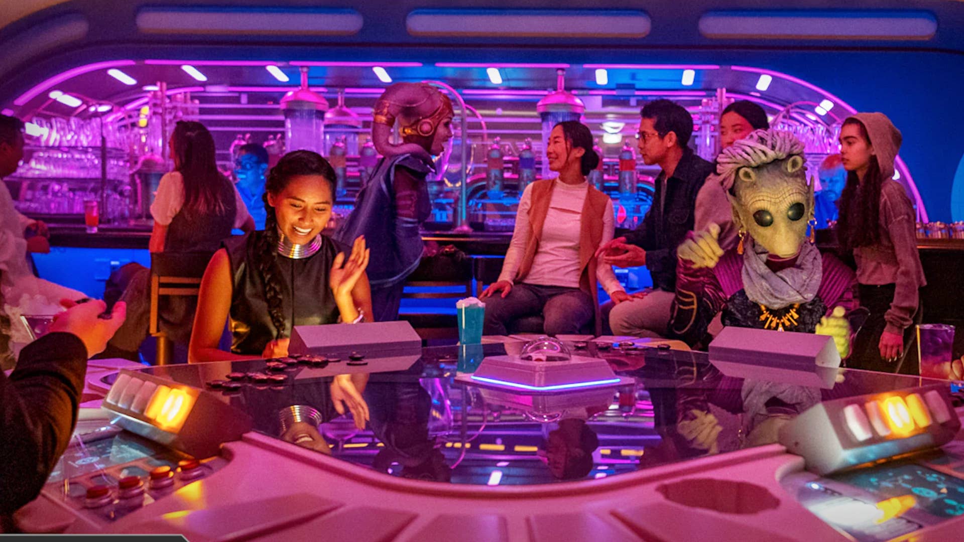 Disney gives new theme-park life to its biggest 'Star Wars' failure ...