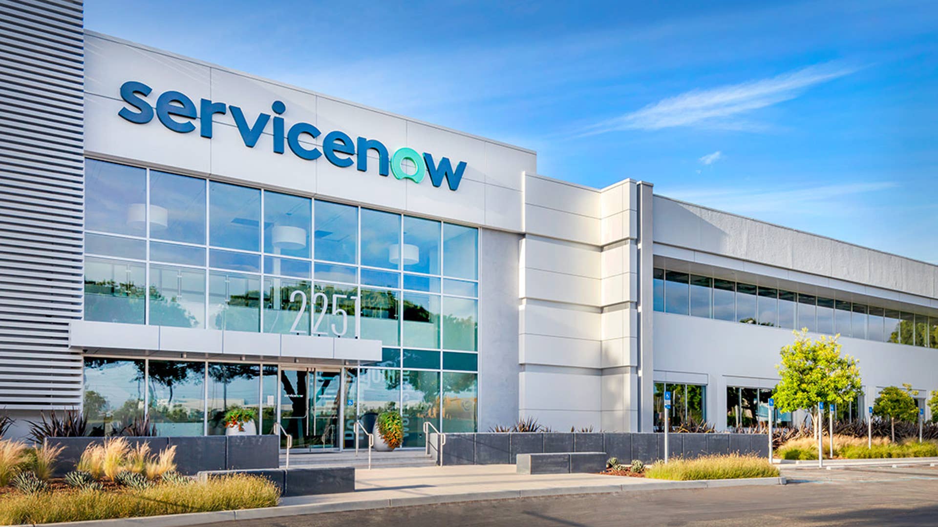 ServiceNow stock hits a wall amid AI boom, 'frustrates' veteran trader ...
