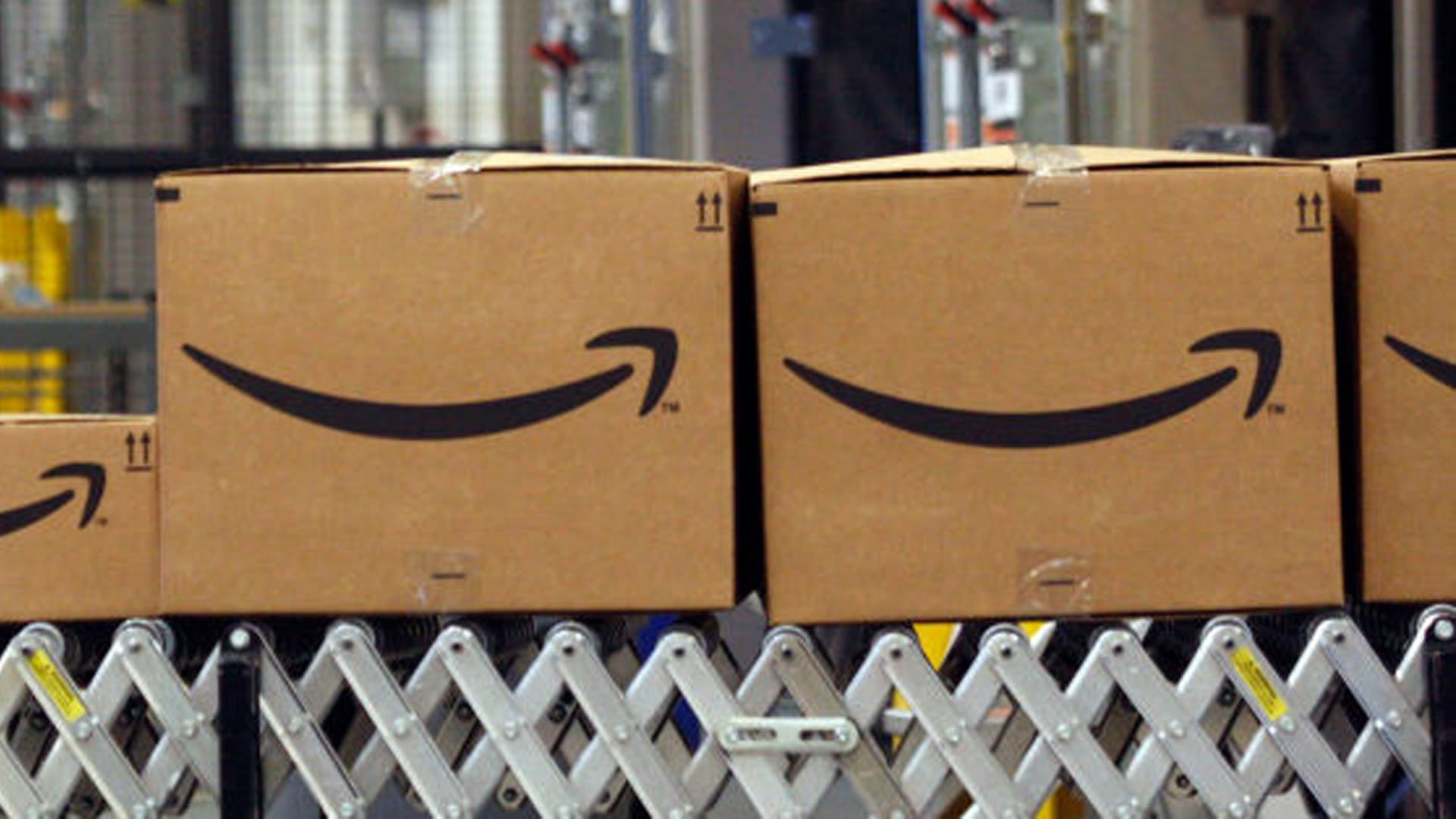 Amazon is selling a $400 50-inch Fire TV for only $260 - TheStreet