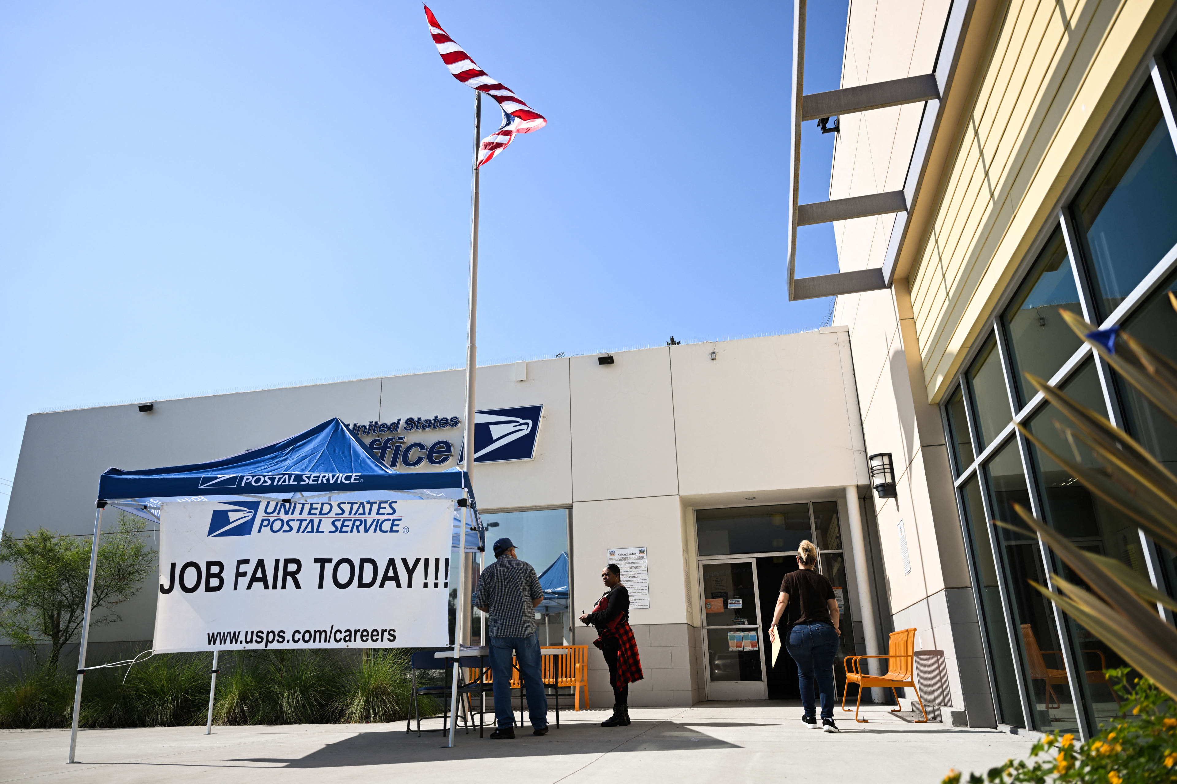 Post office jobs: How much can you make working for USPS? - TheStreet