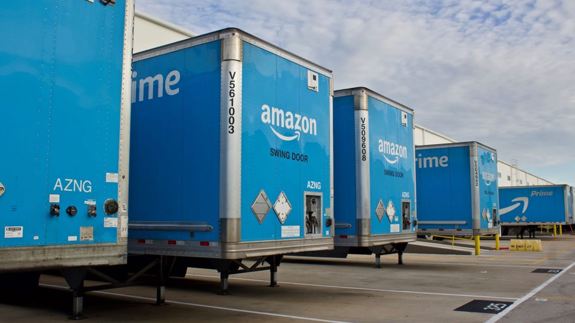 Amazon is selling a $1,200 2-in-1 laptop and tablet for $380 - TheStreet