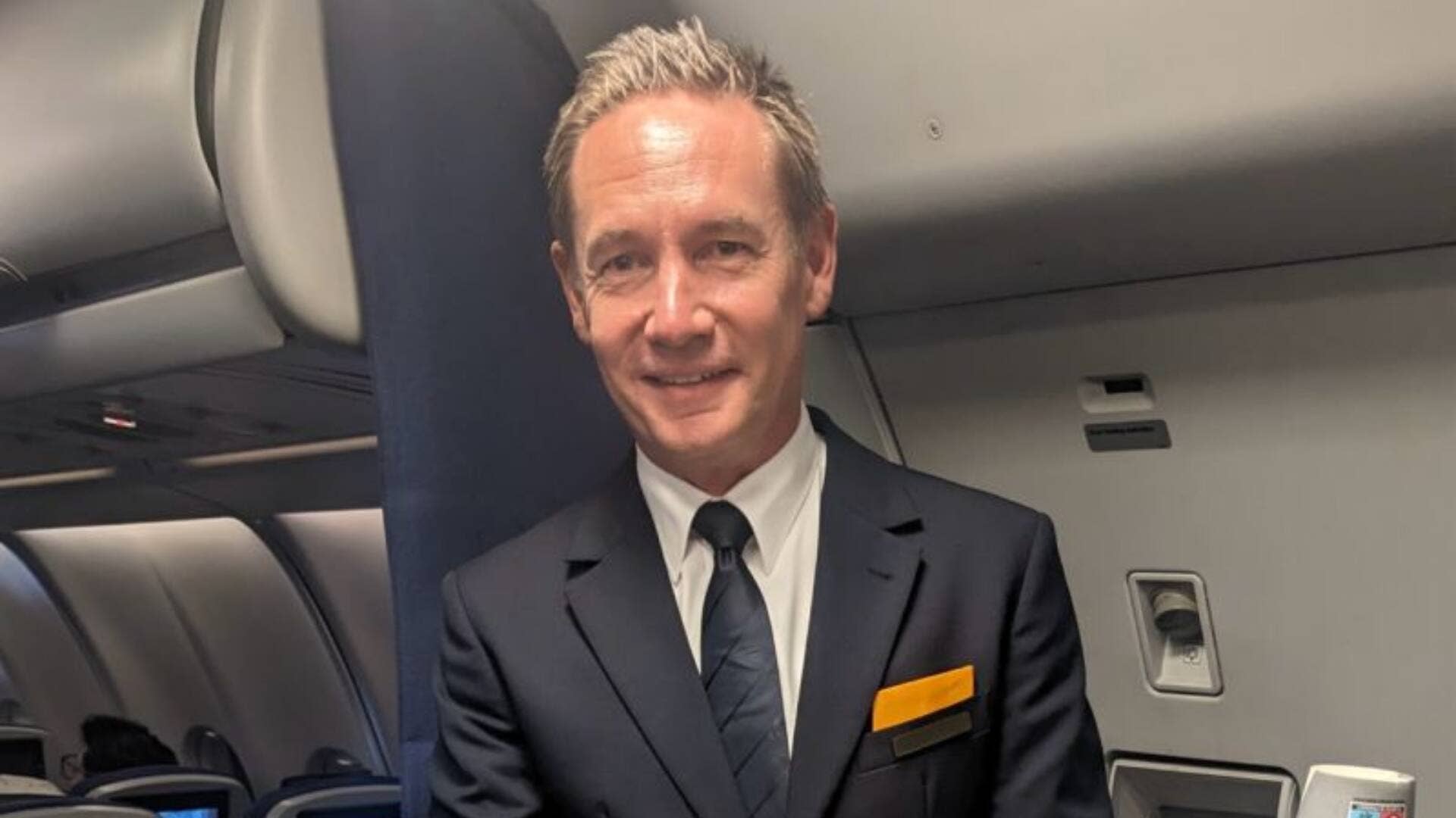 An airline CEO spent a day secretly working as a flight attendant ...