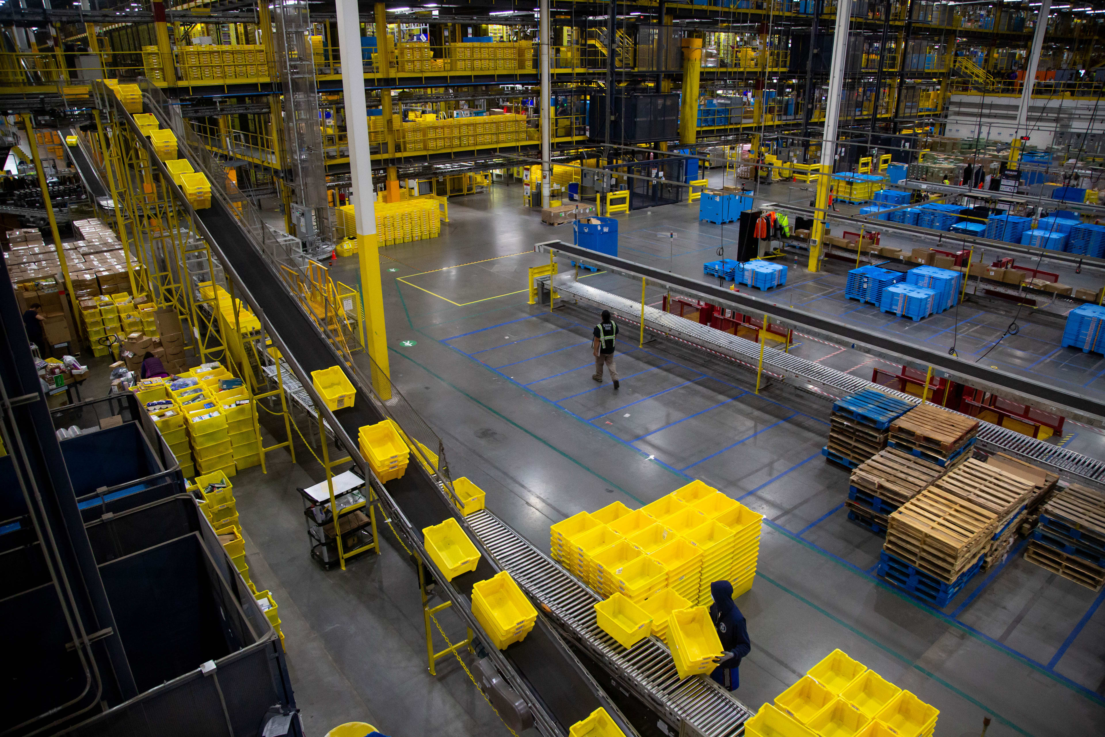 Amazon area manager salary: What you can make running a fulfillment ...