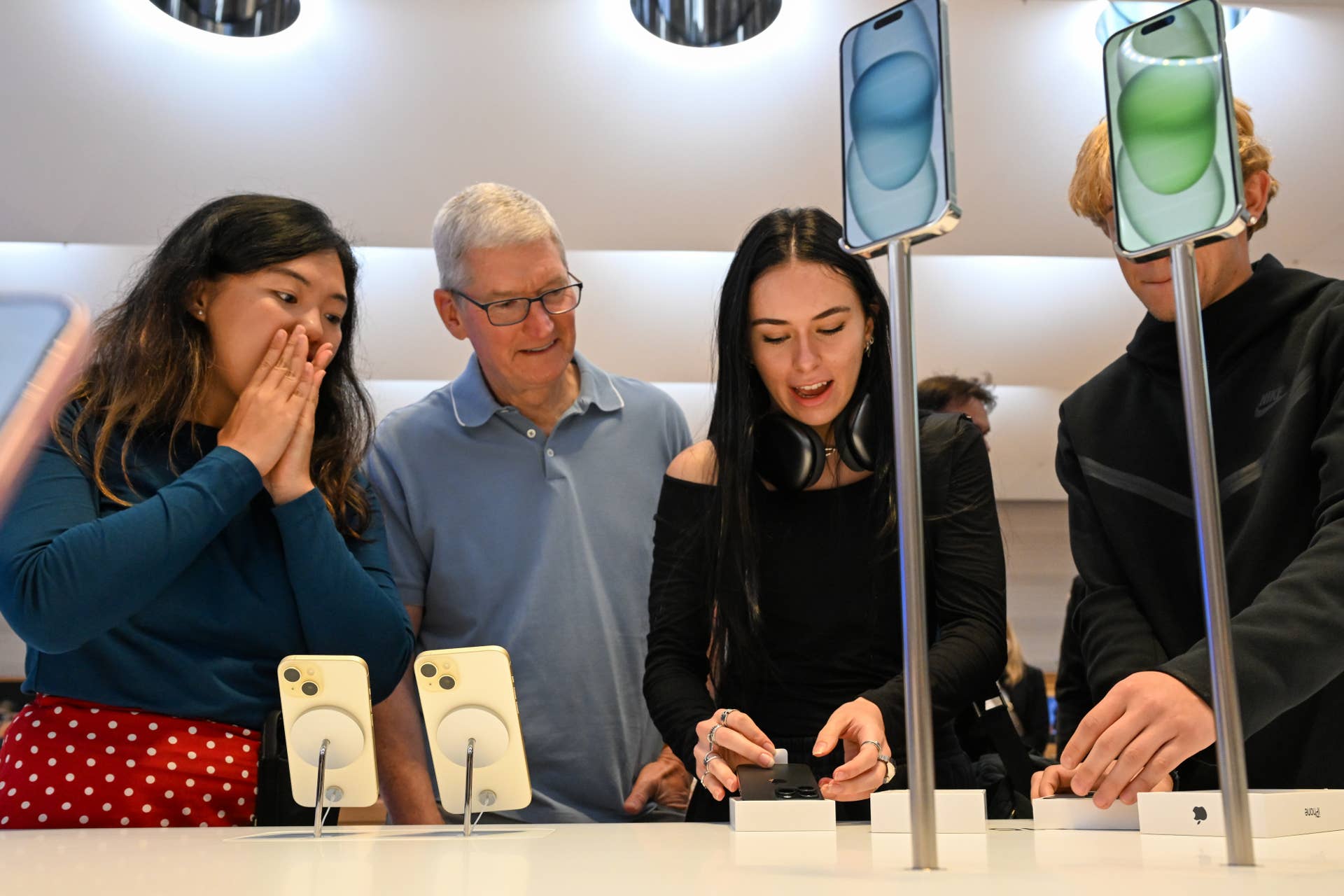 Analysts reboot Apple stock price target on AI, buyback - TheStreet