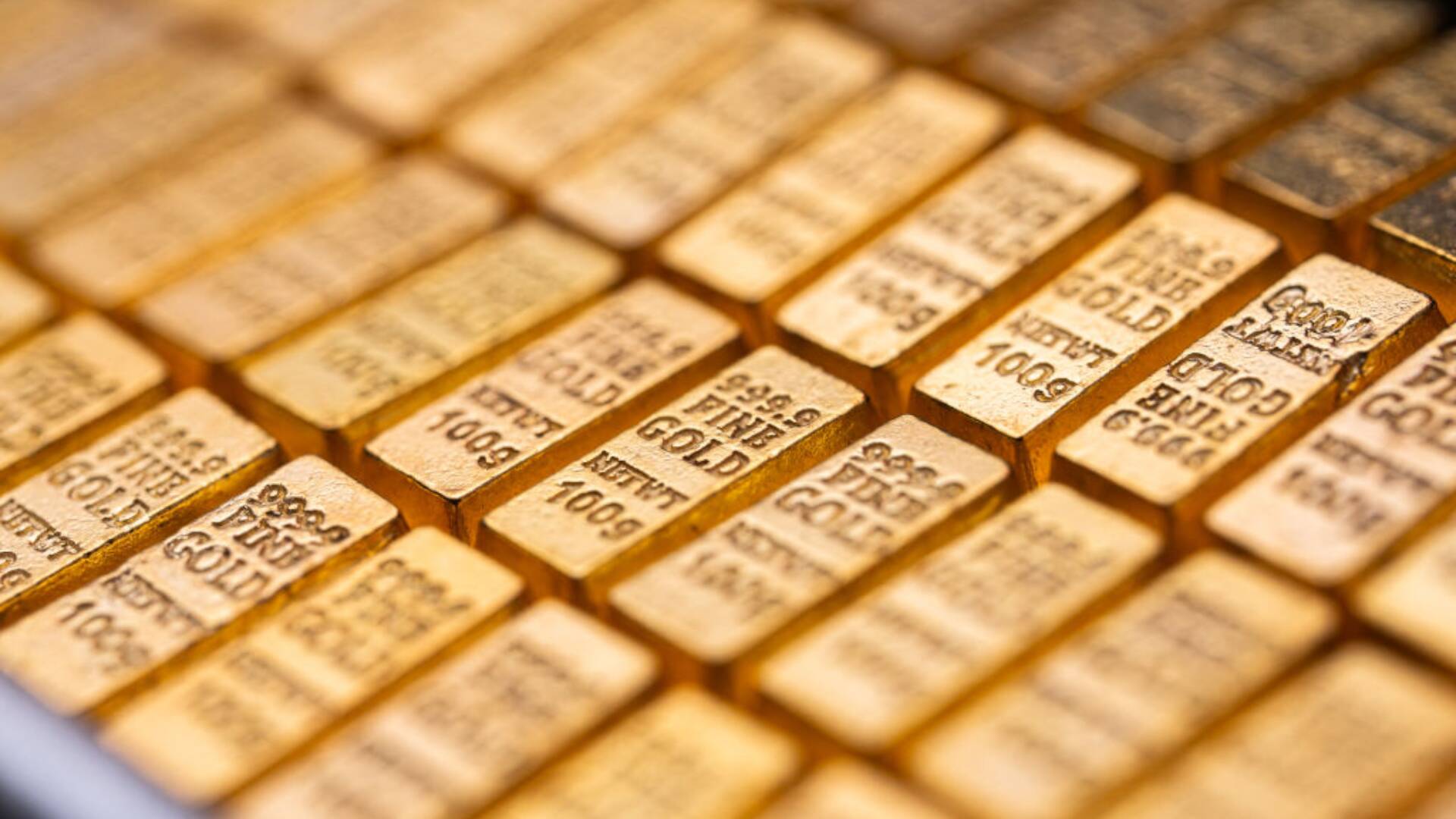 Major analyst unveils surprising gold price forecast for 2026 - TheStreet