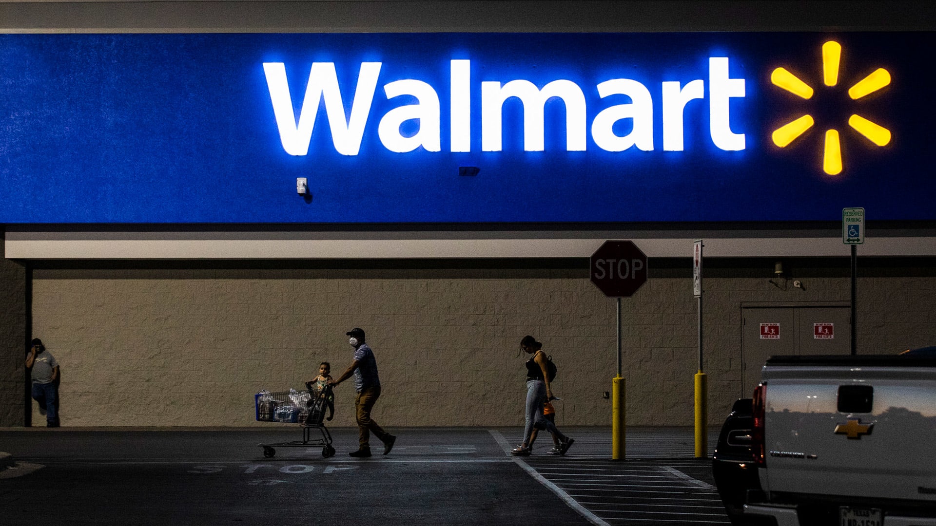 Walmart’s bestselling $39 motion sensor lights 4-pack is $16 - TheStreet