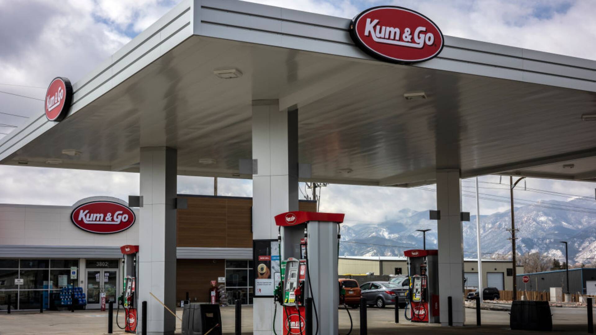 Beloved convenience store chain faces permanent closure - TheStreet